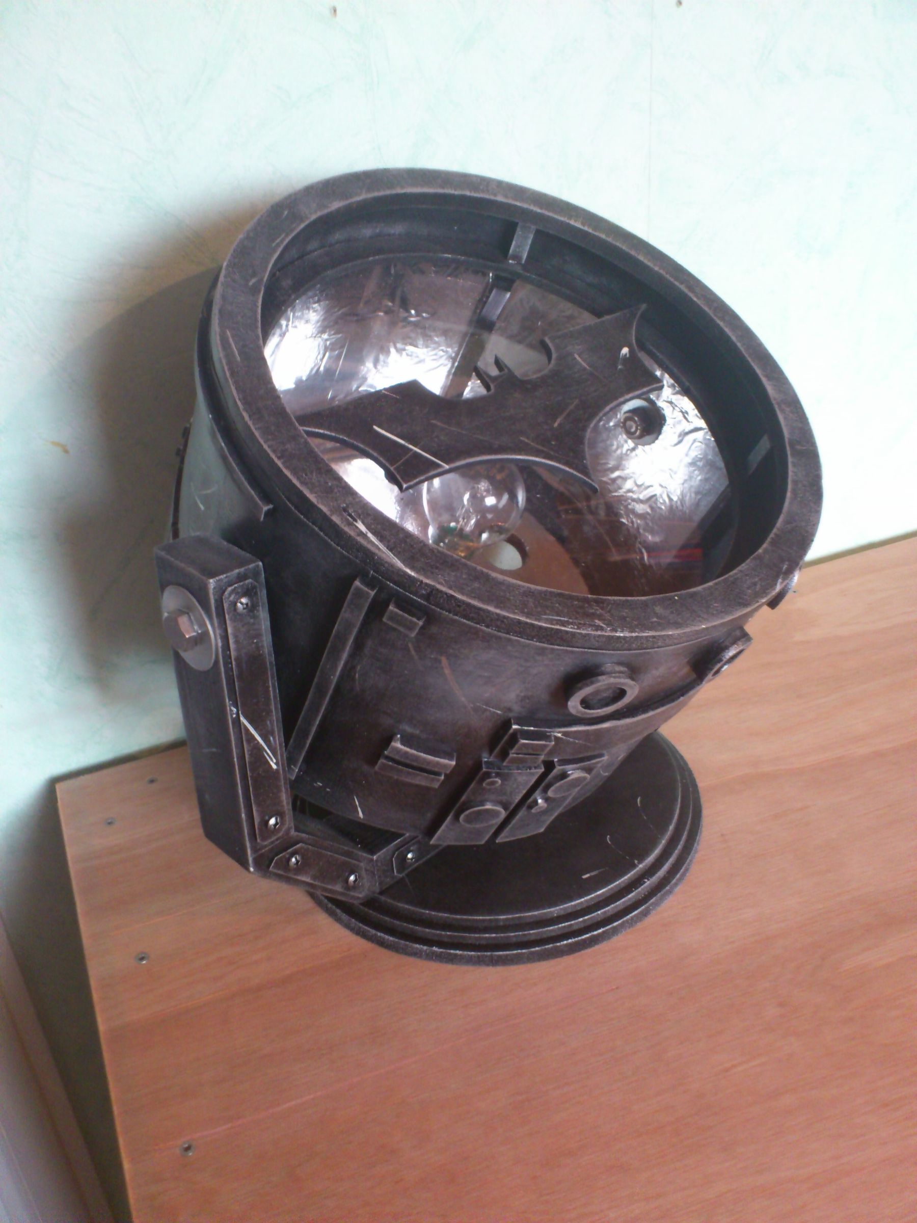 How to Make a BAT-signal : 8 Steps (with Pictures) - Instructables