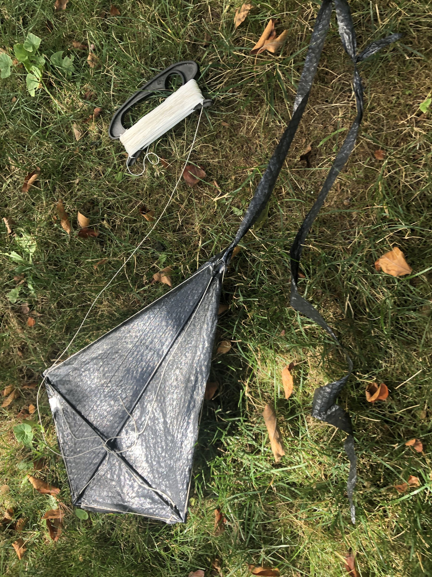 How to Make a Basic Kite : 7 Steps (with Pictures) - Instructables