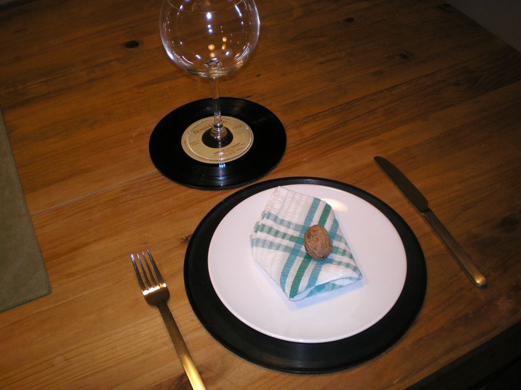 Vinyl Tablemats for Stylish Tables : 4 Steps - Instructables