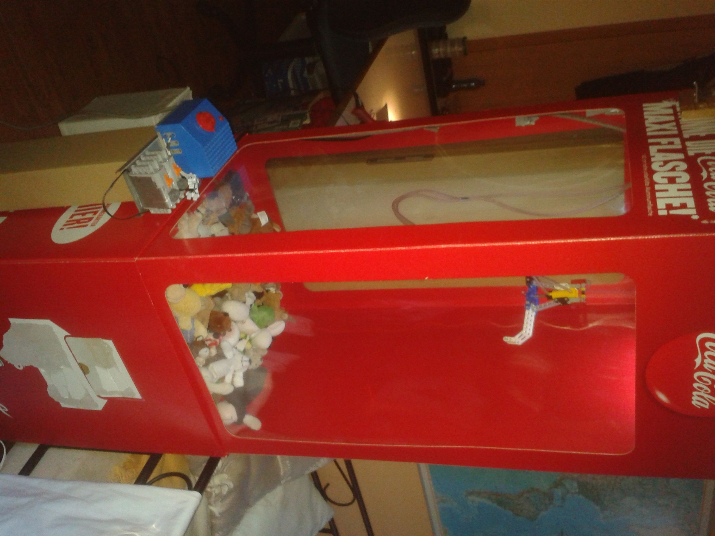 AWESOME HOMEMADE CLAW MACHINE : 5 Steps - Instructables