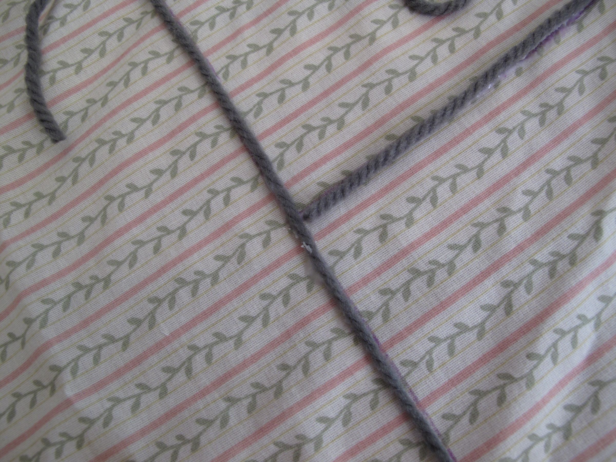 "Drawing" on Fabric With Yarn (aka Couching) : 5 Steps (with Pictures ...