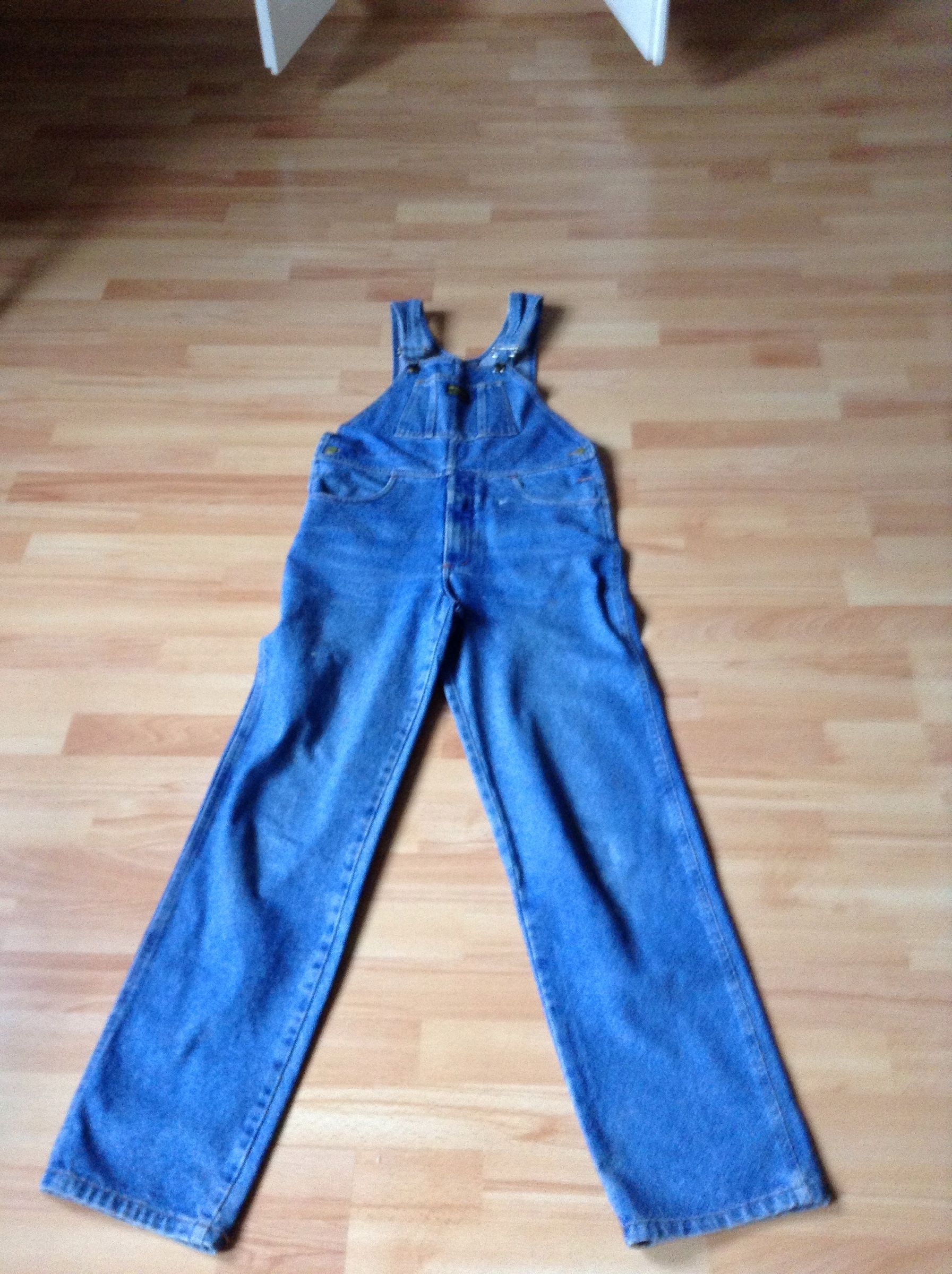 HOW TO MAKE a LAST MINUTE MARIO COSTUME : 4 Steps - Instructables