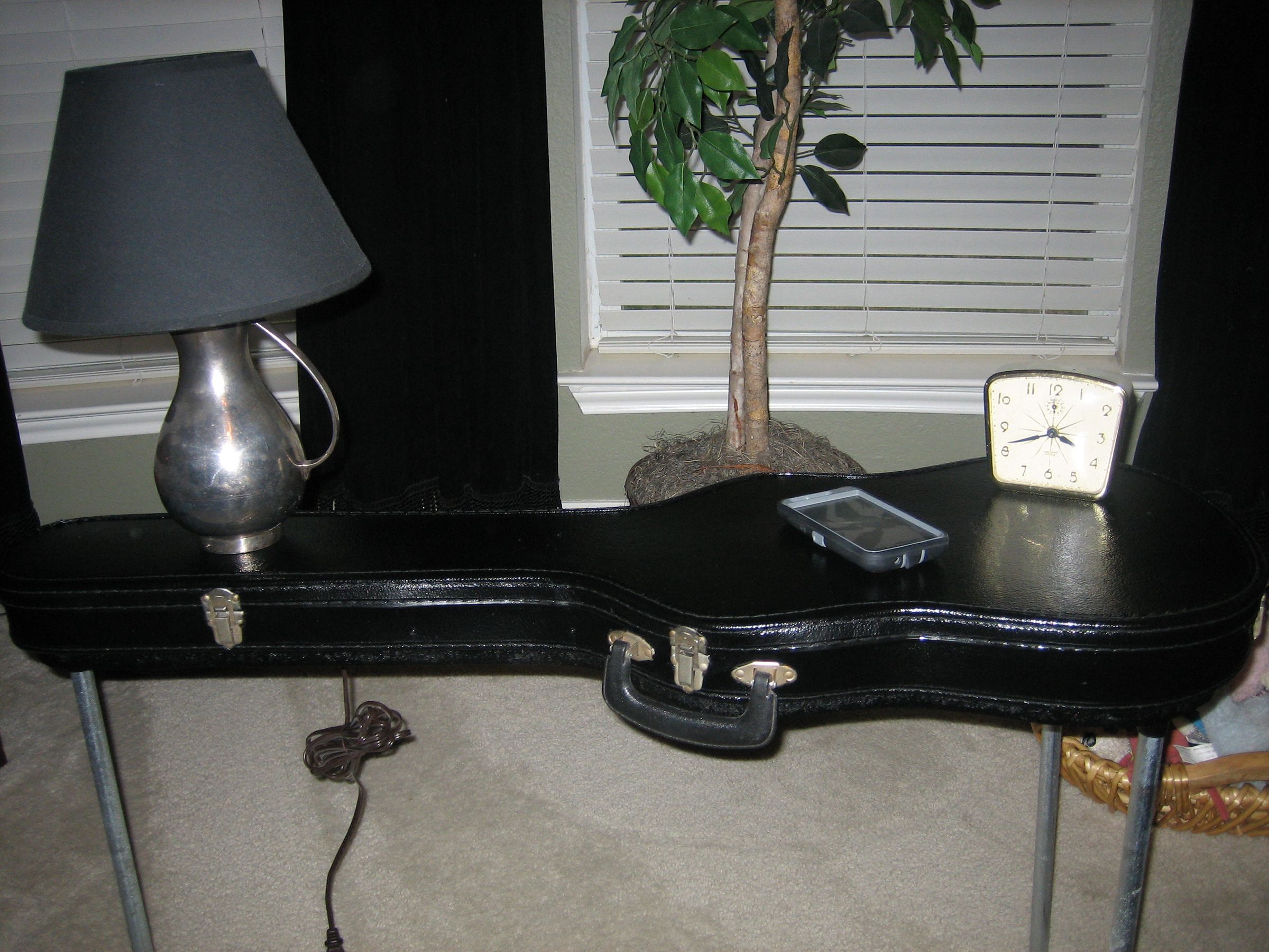 Make a Guitar Case Table : 5 Steps (with Pictures) - Instructables