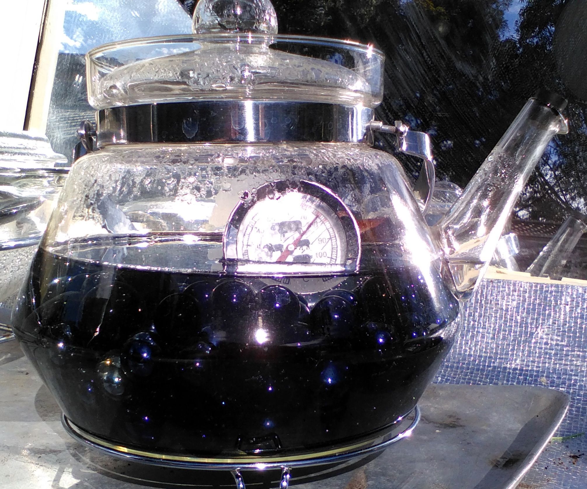Solar Kettle and Quick Solar Cuppa : 5 Steps - Instructables
