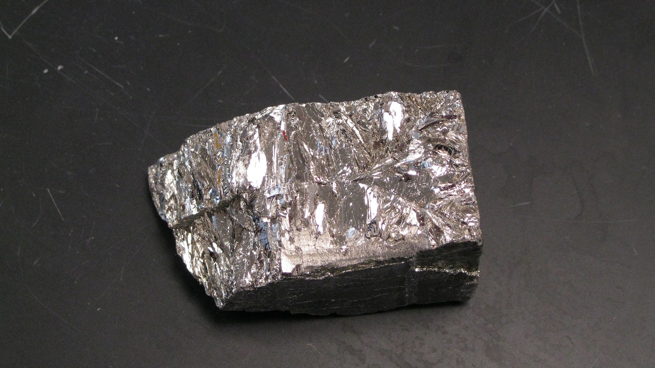 How to Make Bismuth Crystals : 3 Steps (with Pictures) - Instructables