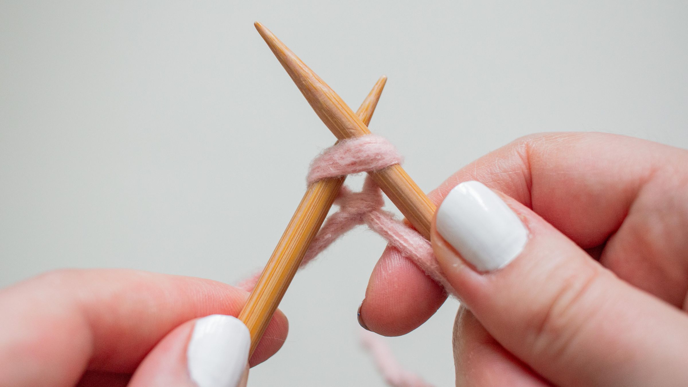 Alternating Cable Cast on in the Round Tutorial : 13 Steps (with ...