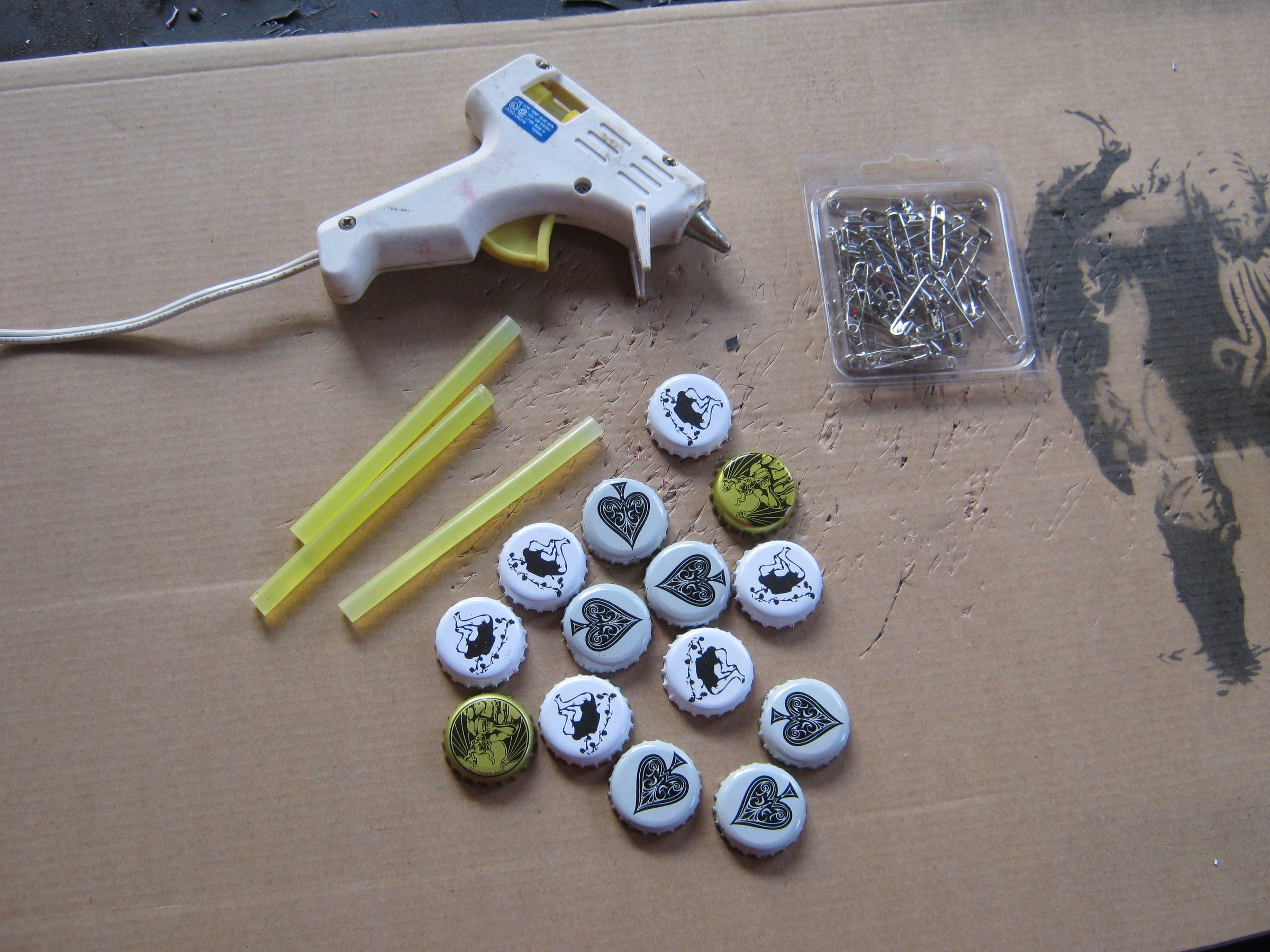 Beer Cap Buttons : 4 Steps - Instructables