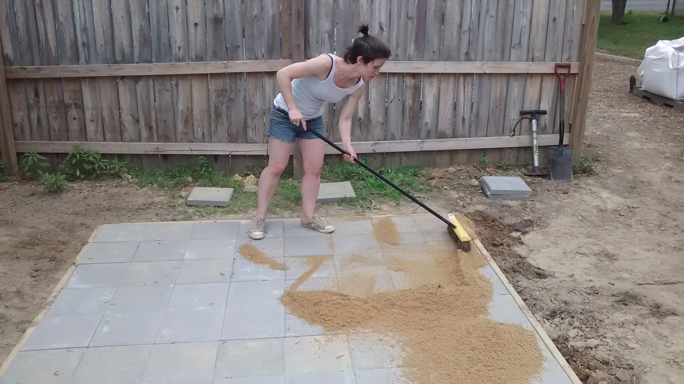 Building a Simple Patio Using Paving Stones : 9 Steps (with Pictures ...