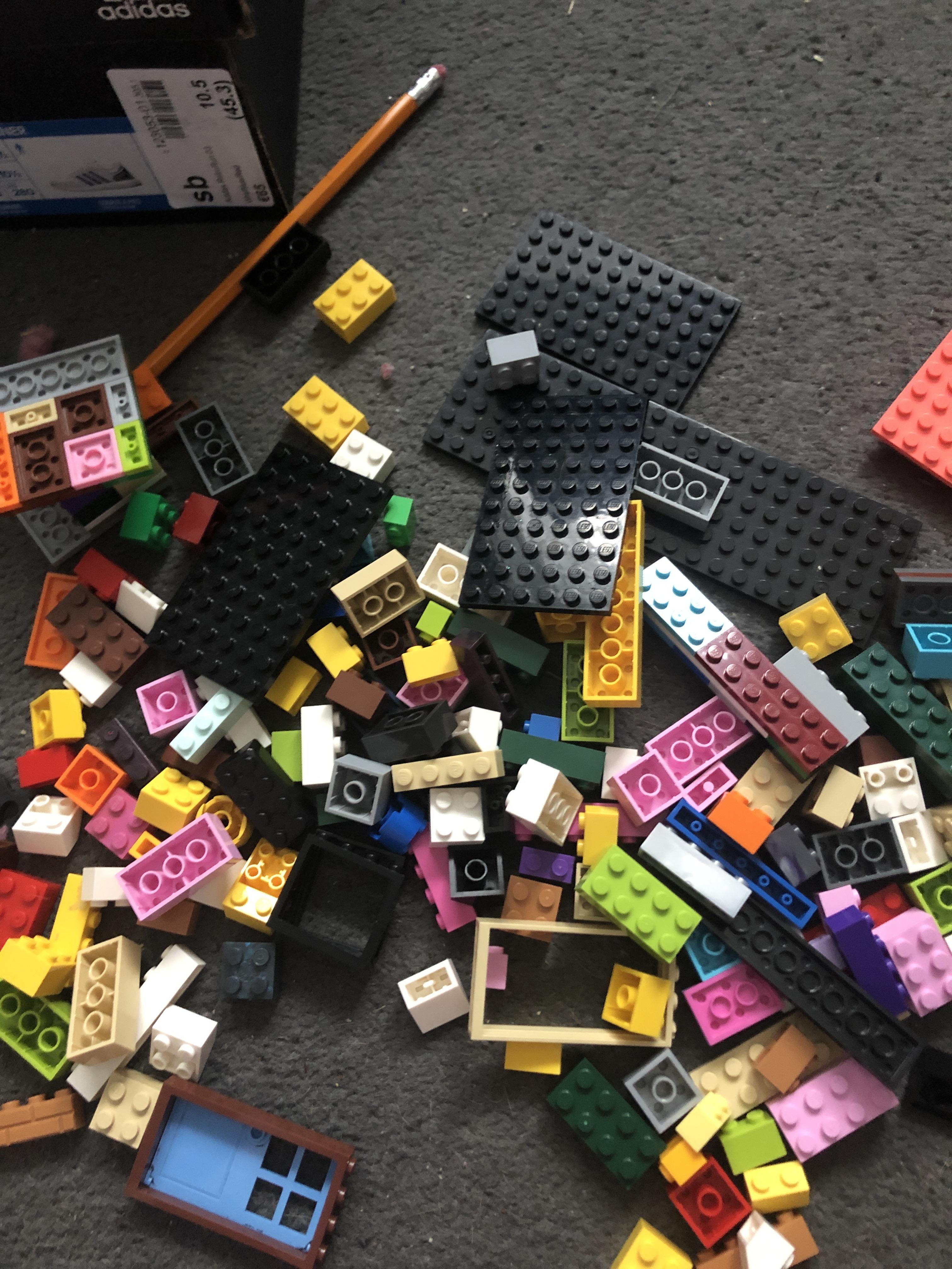 Lego Castle Containing Random Bricks : 5 Steps - Instructables