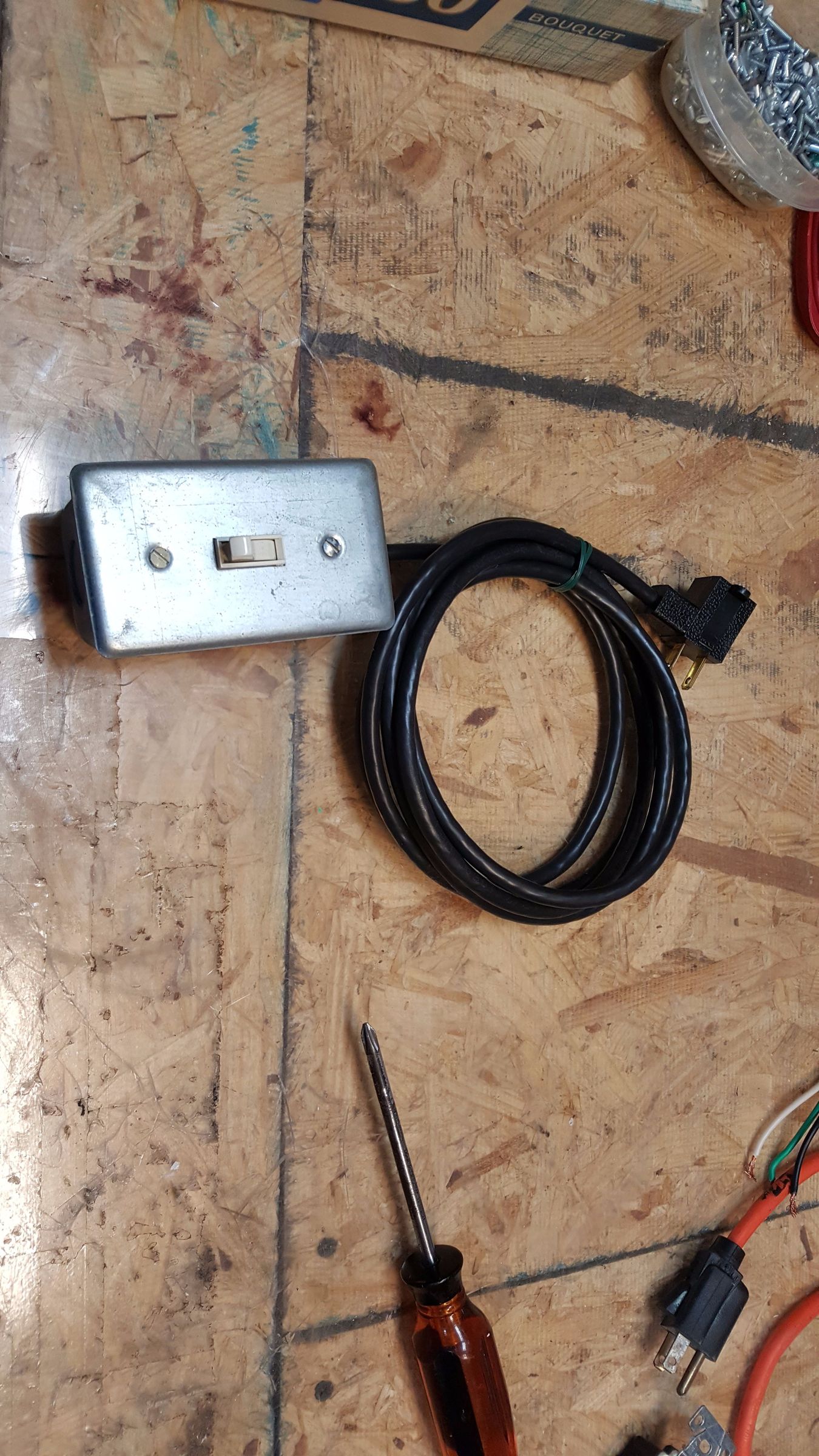 Auxiliary Switched Outlets : 5 Steps (with Pictures) - Instructables