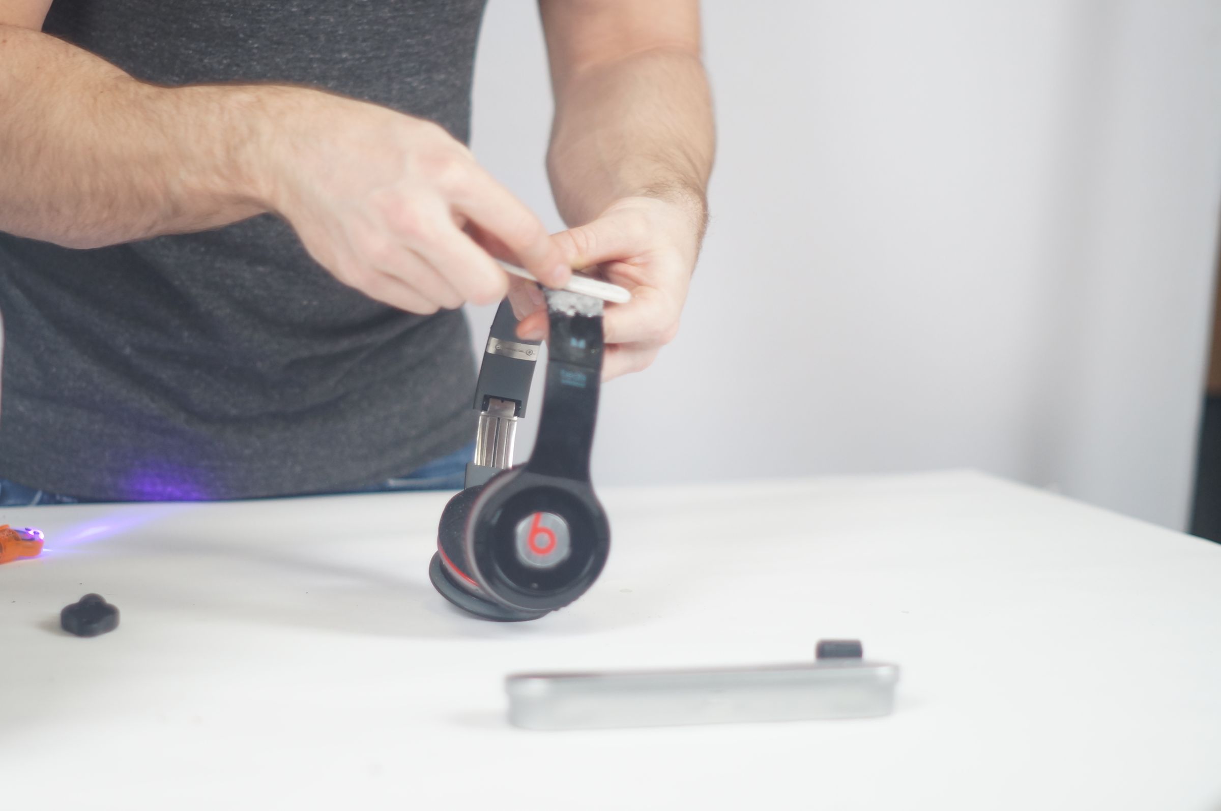 Bondic How-To - Fix Broken Headphones (Beats by Dre) : 5 Steps (with ...