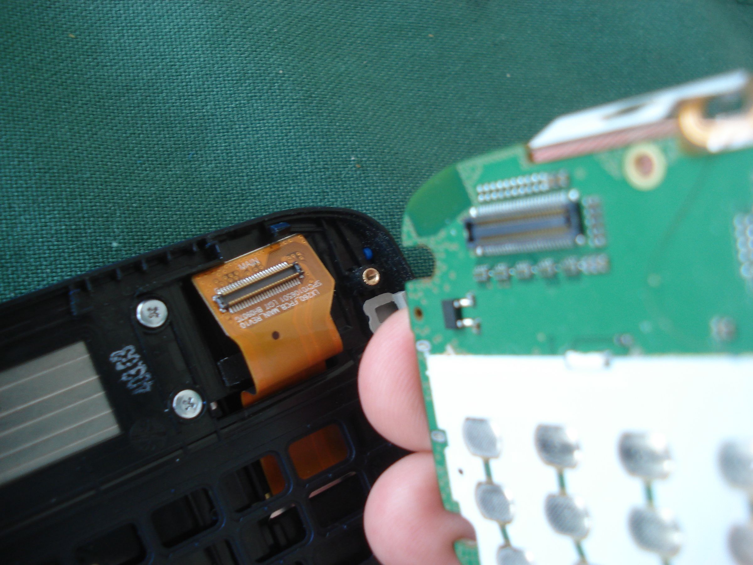LG Rumor UX260 LCD Replacement : 10 Steps - Instructables