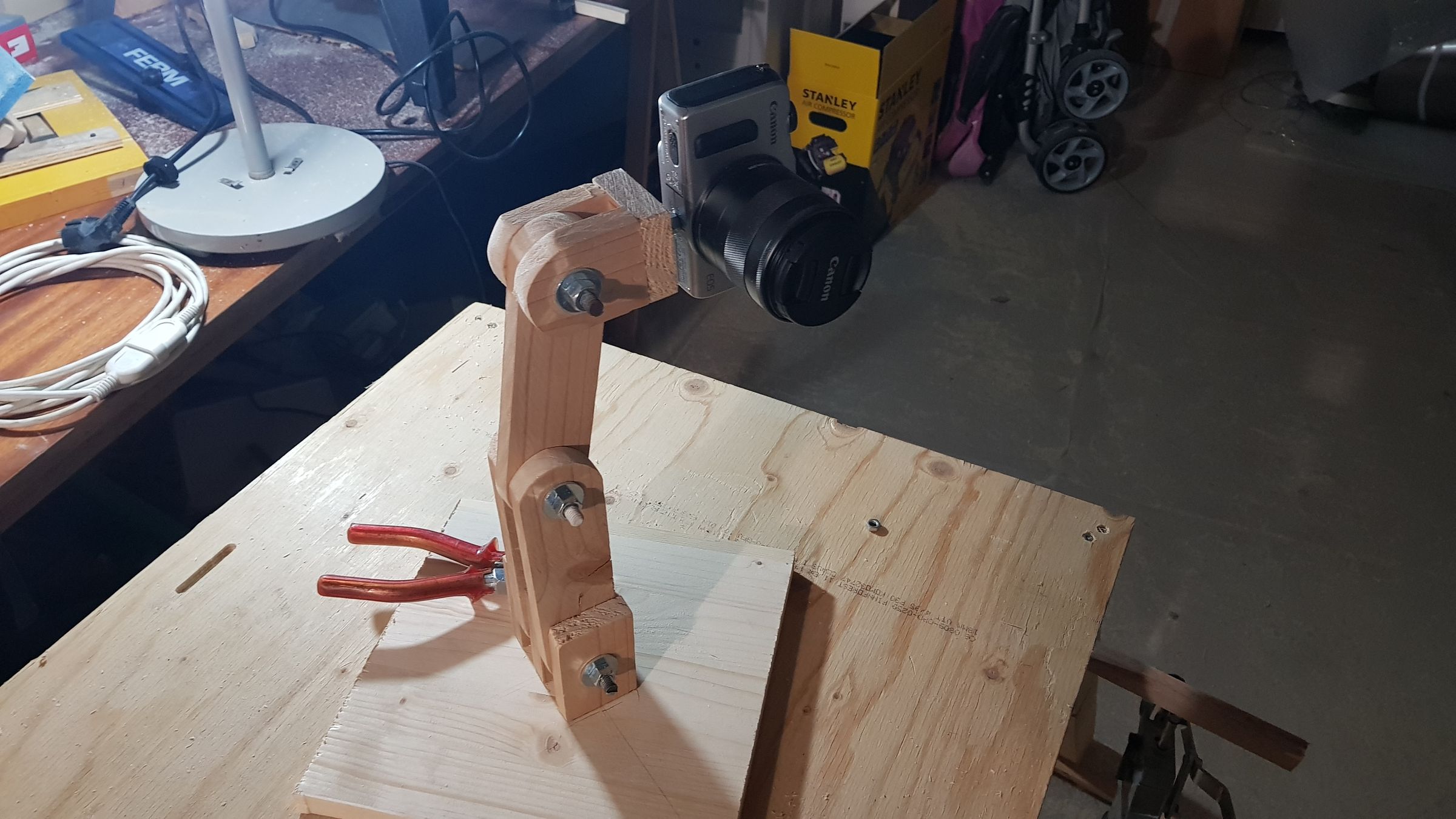 Cheap Wooden Cam Holder : 4 Steps - Instructables