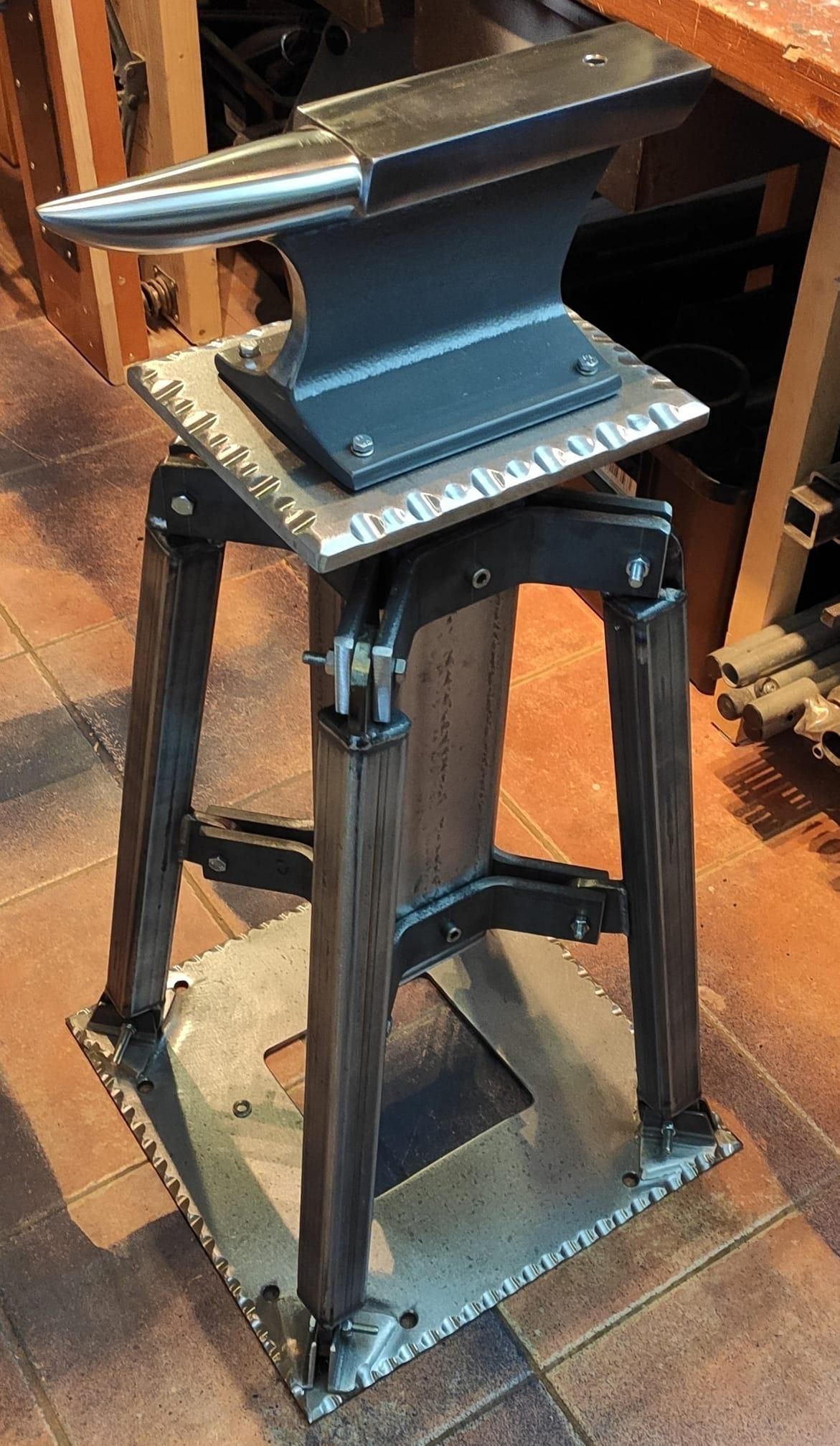 Making Aso / Railroad Track Anvil Using Angle Grinders. : 10 Steps ...