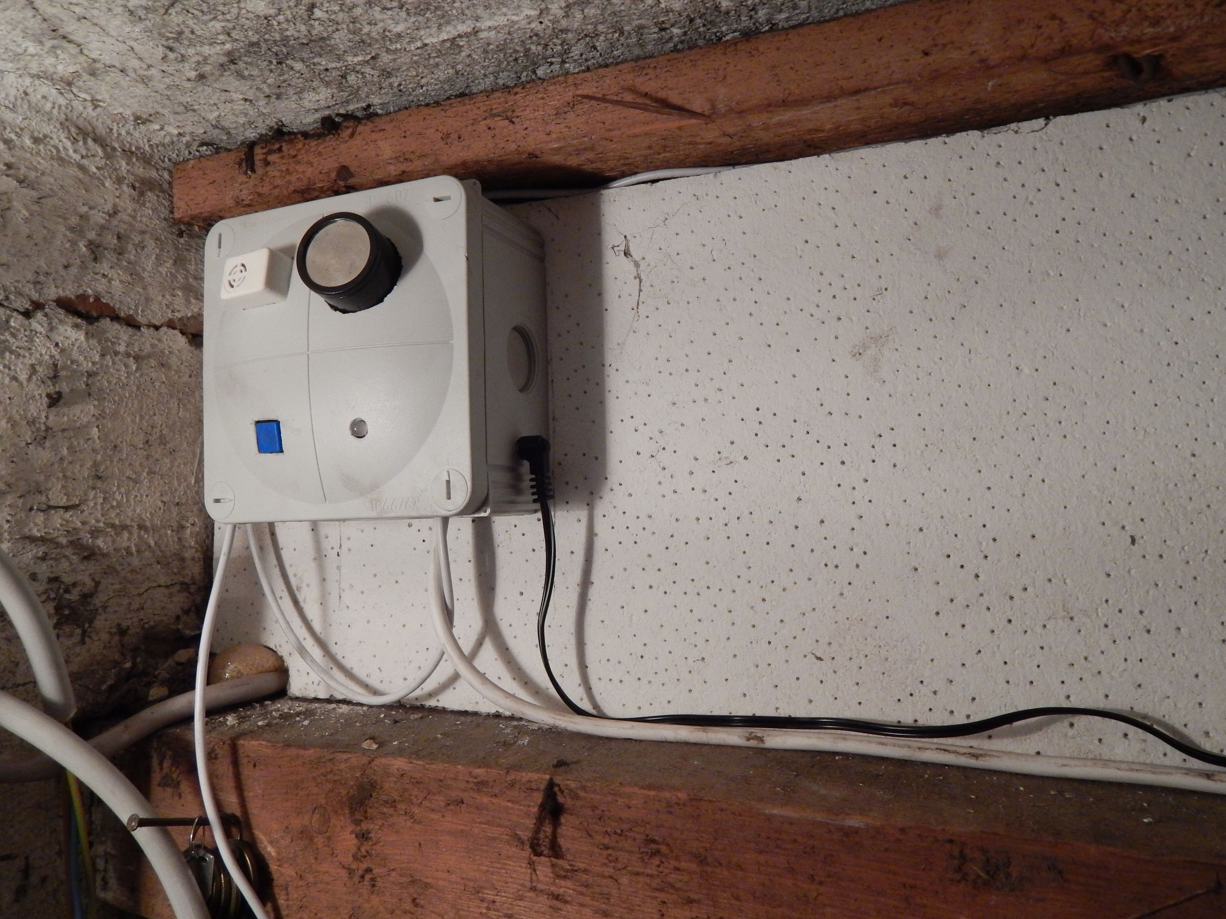 Simple Basement Security System : 5 Steps (with Pictures) - Instructables