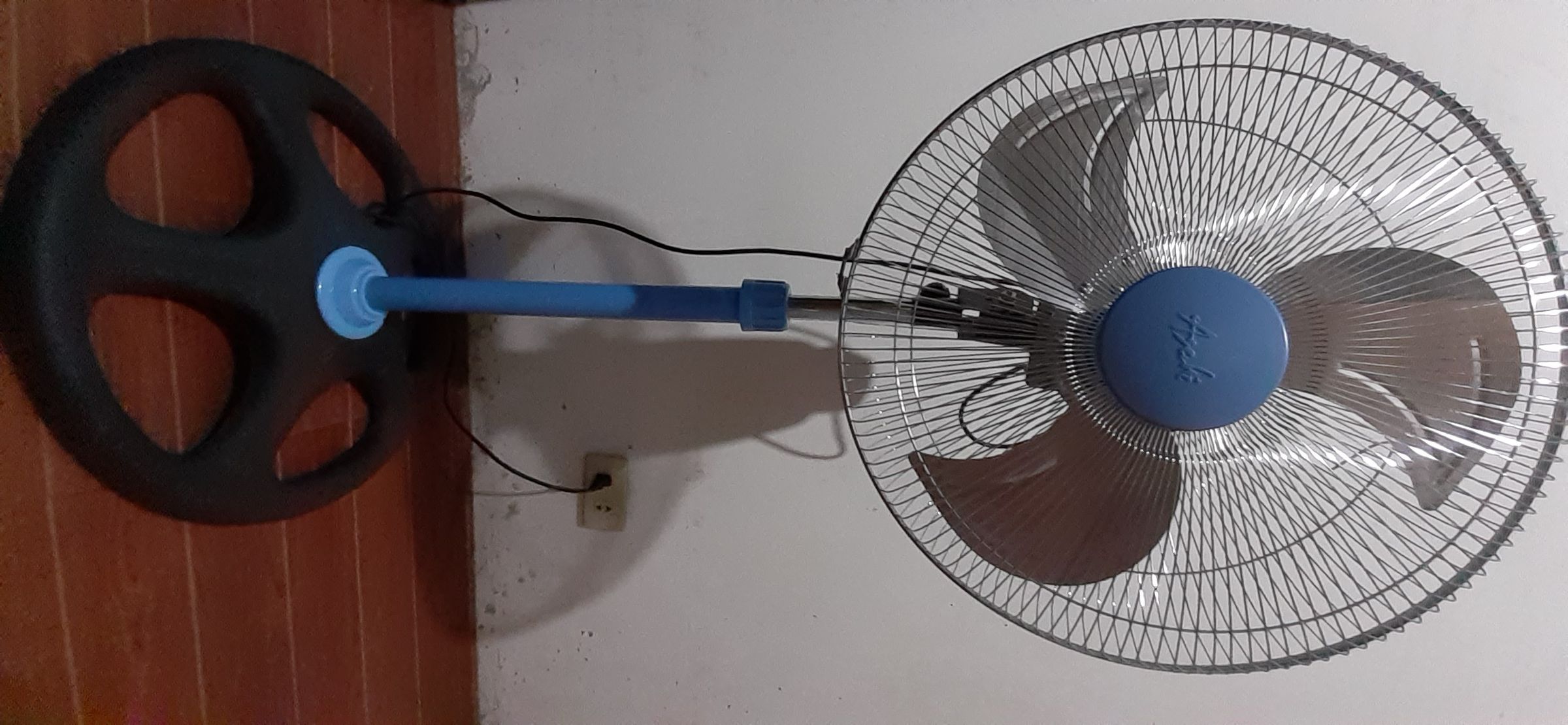 How to Assemble a Pedestal Electric Fan? : 12 Steps - Instructables