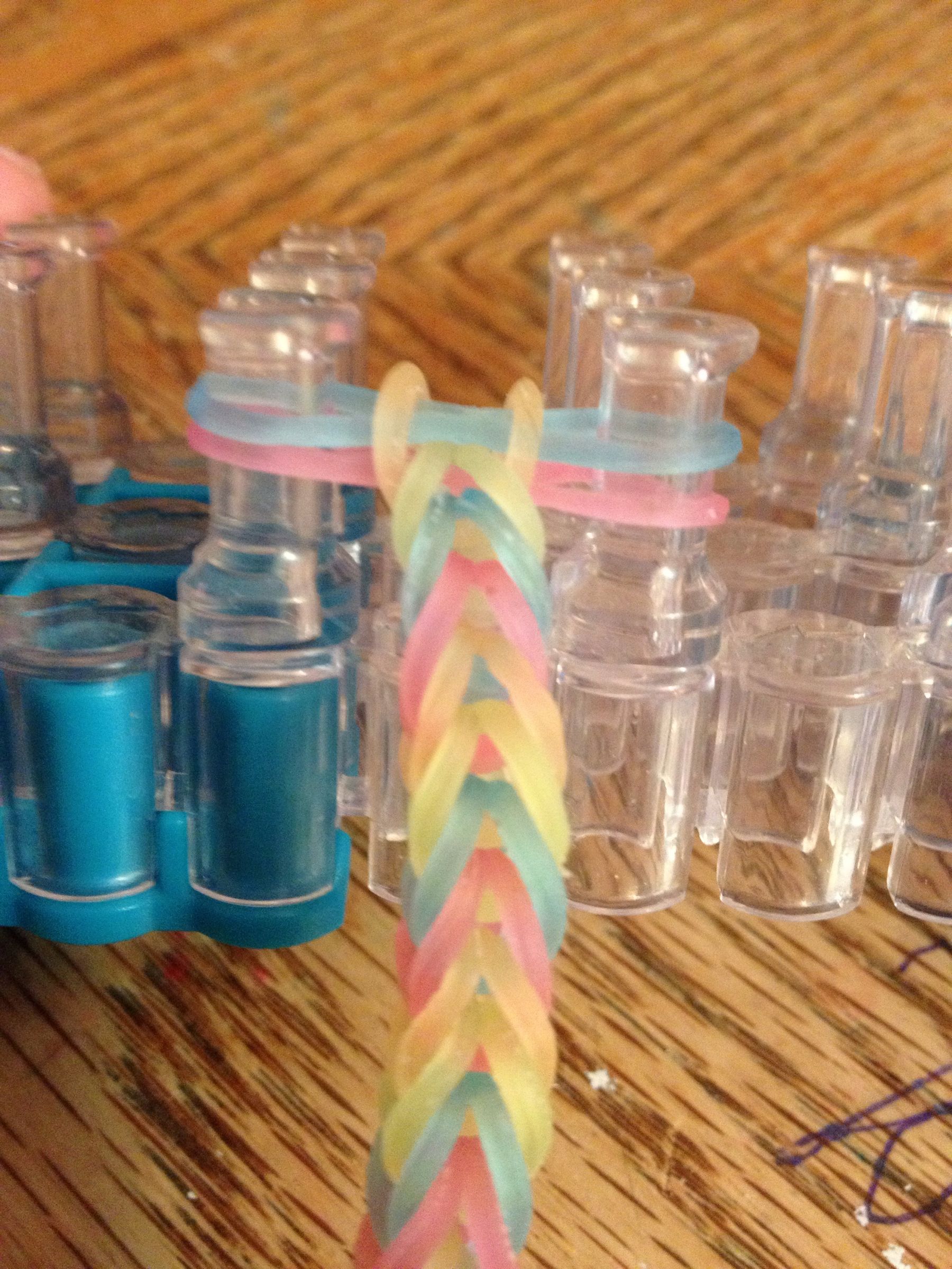 Rainbow Loom Fishtail : 13 Steps - Instructables