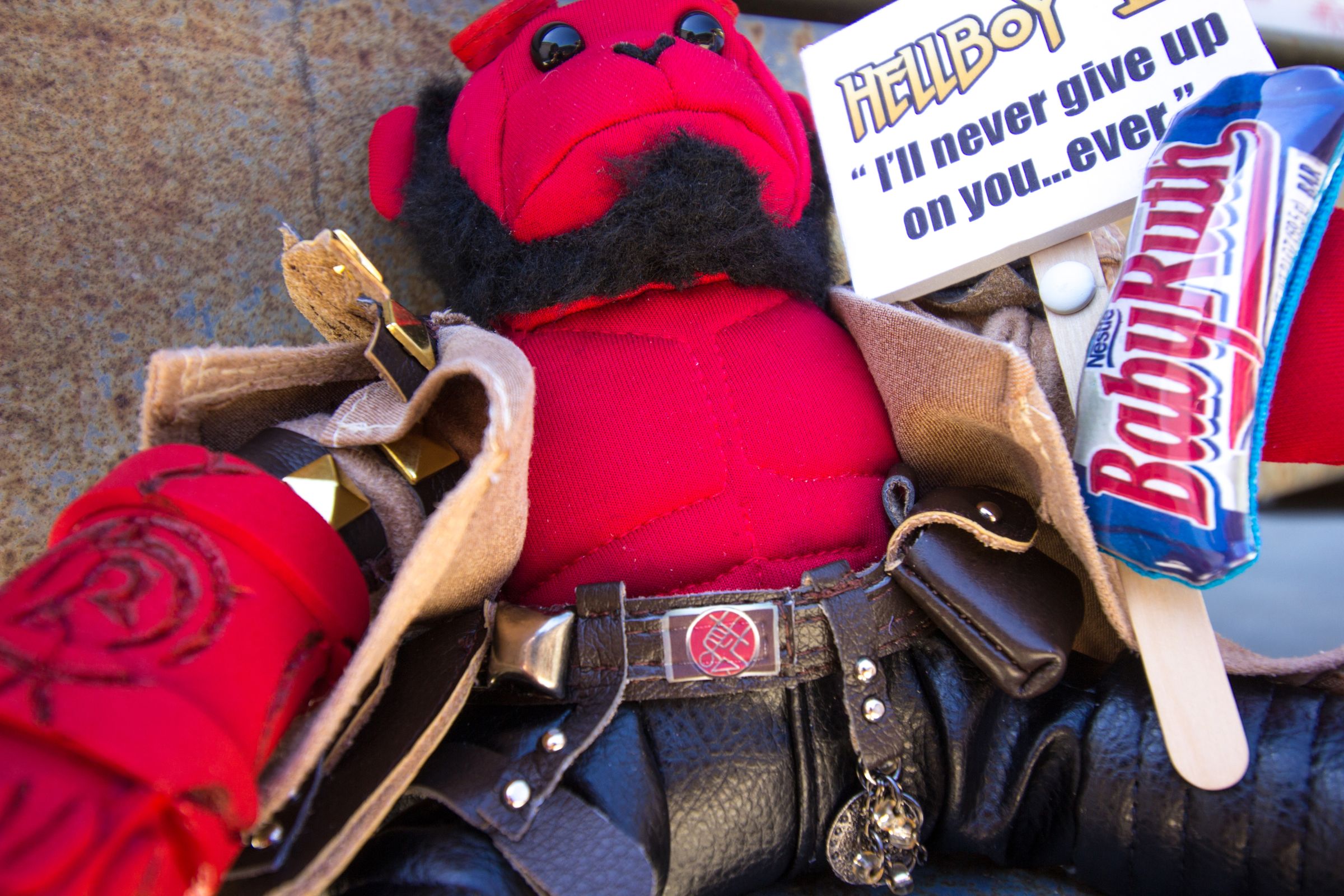 Hellboy Comic Con Costume (For Timmy the ThinkGeek Monkey) : 8 Steps ...