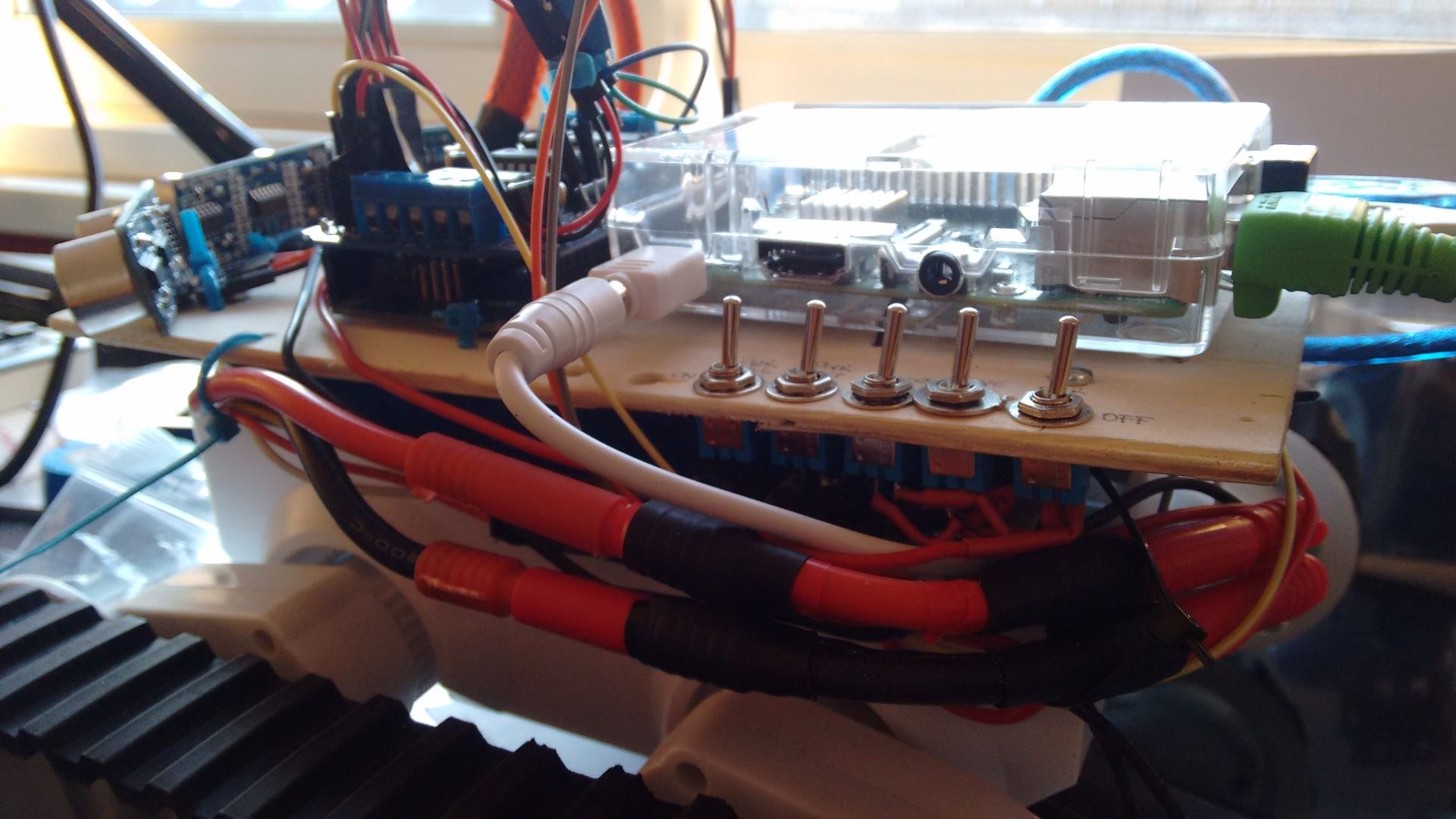 How to Access 5 Buttons Through 1 Arduino Input : 8 Steps - Instructables