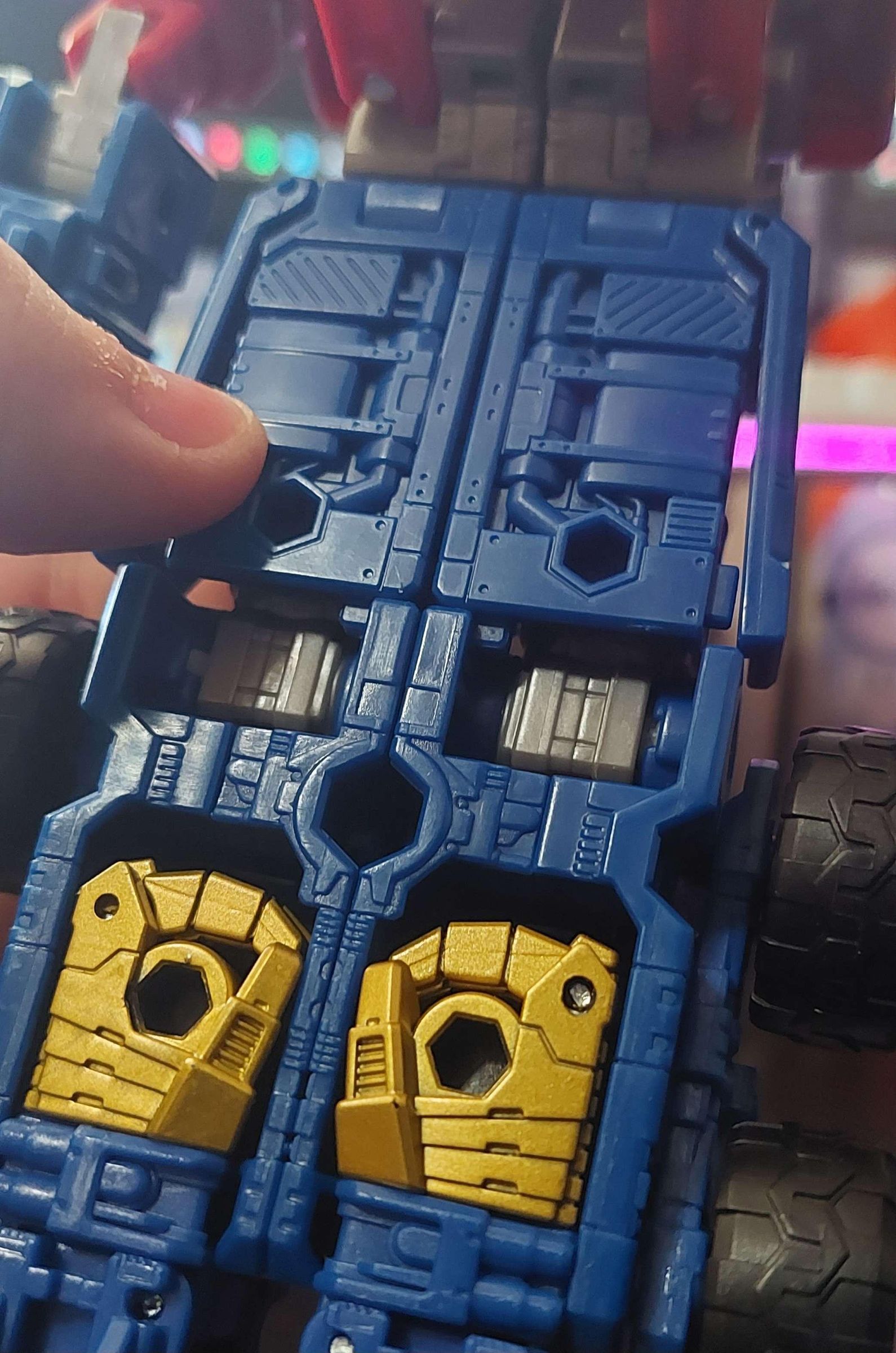 How to Convert Legacy Armada Optimus Prime From Core Robot to Truck and ...