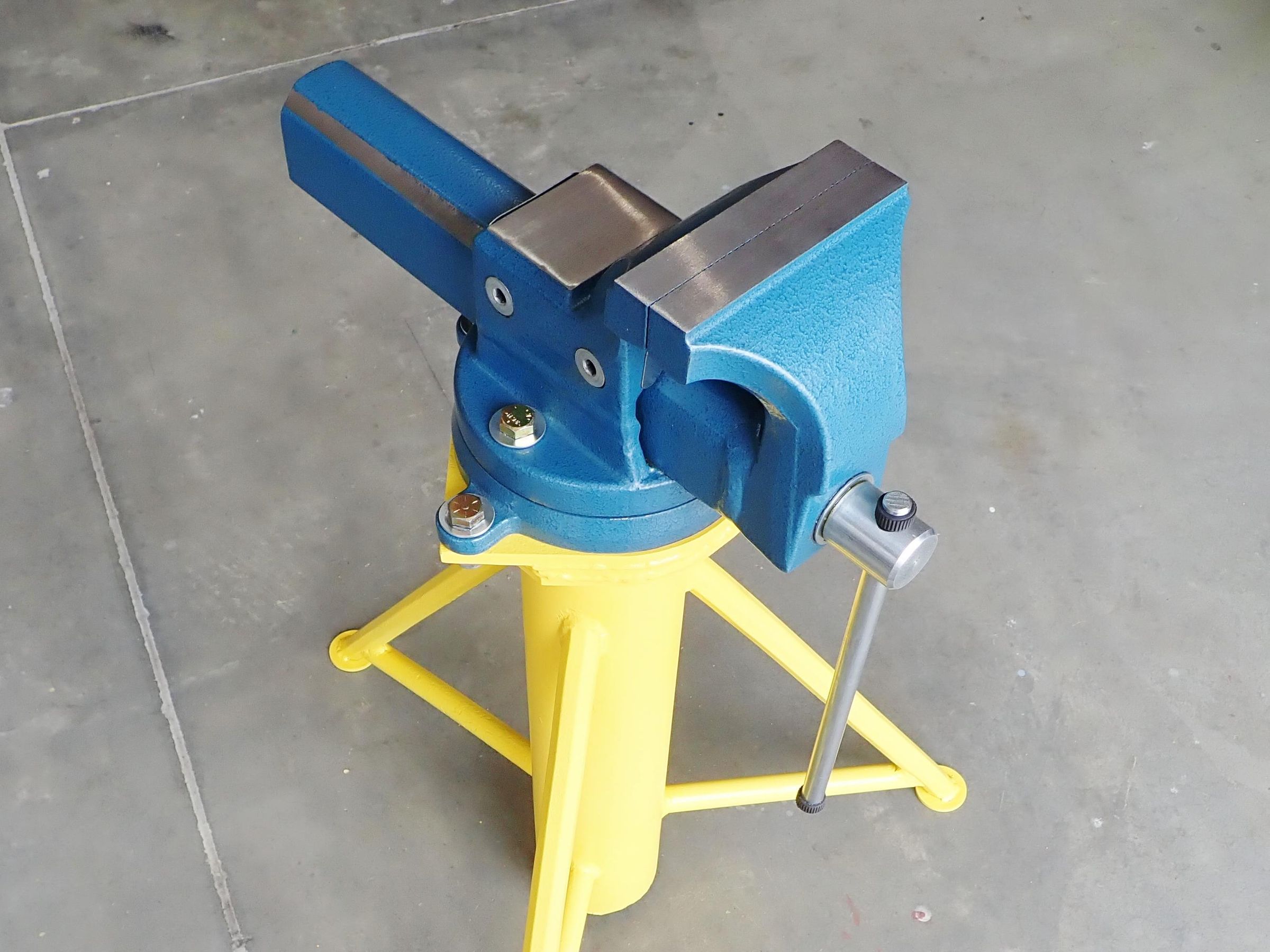 Heavy Duty Vise Tripod : 17 Steps (with Pictures) - Instructables