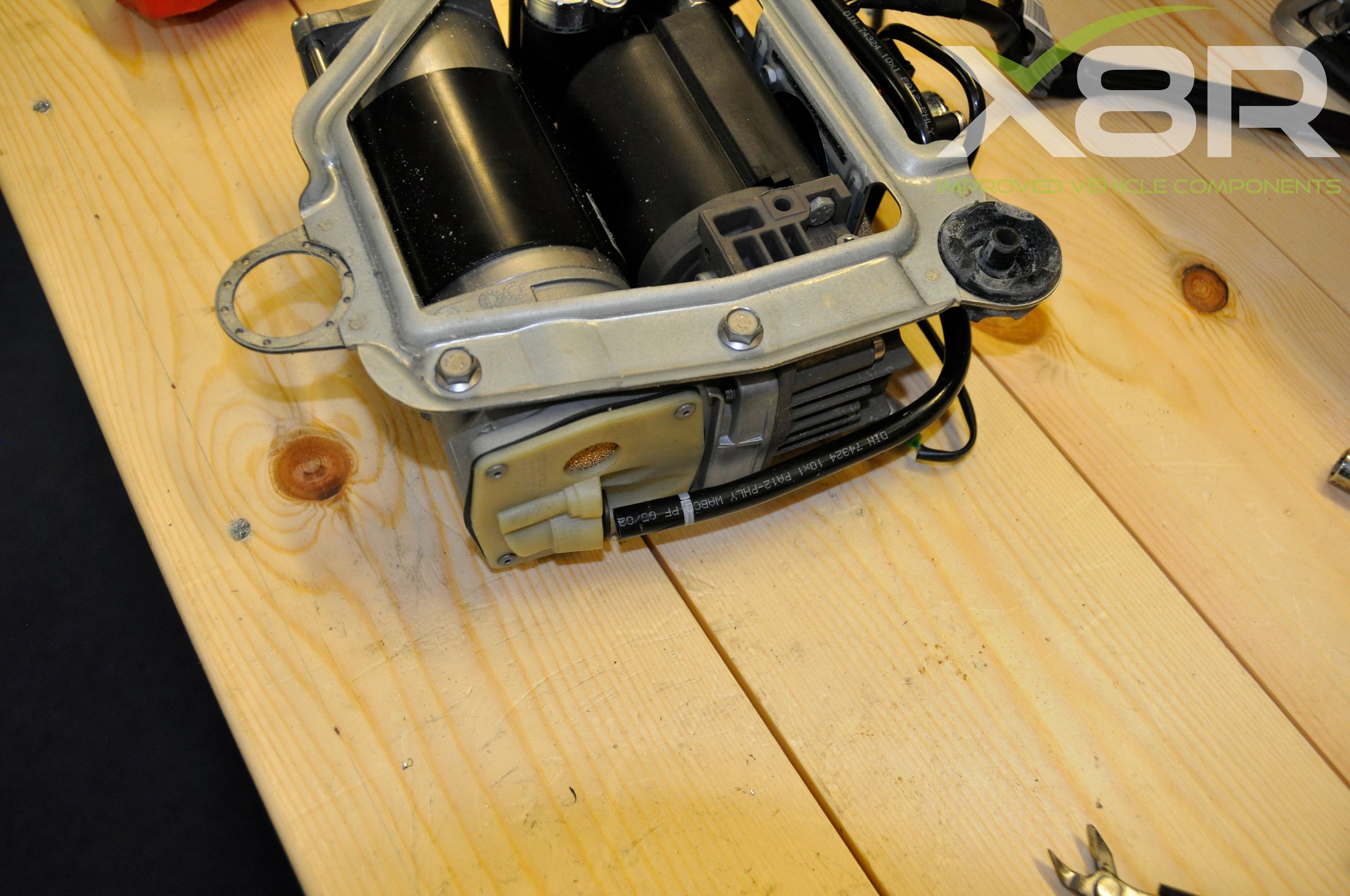 Range Rover L322 Wabco Air Suspension Compressor Removal : 8 Steps ...