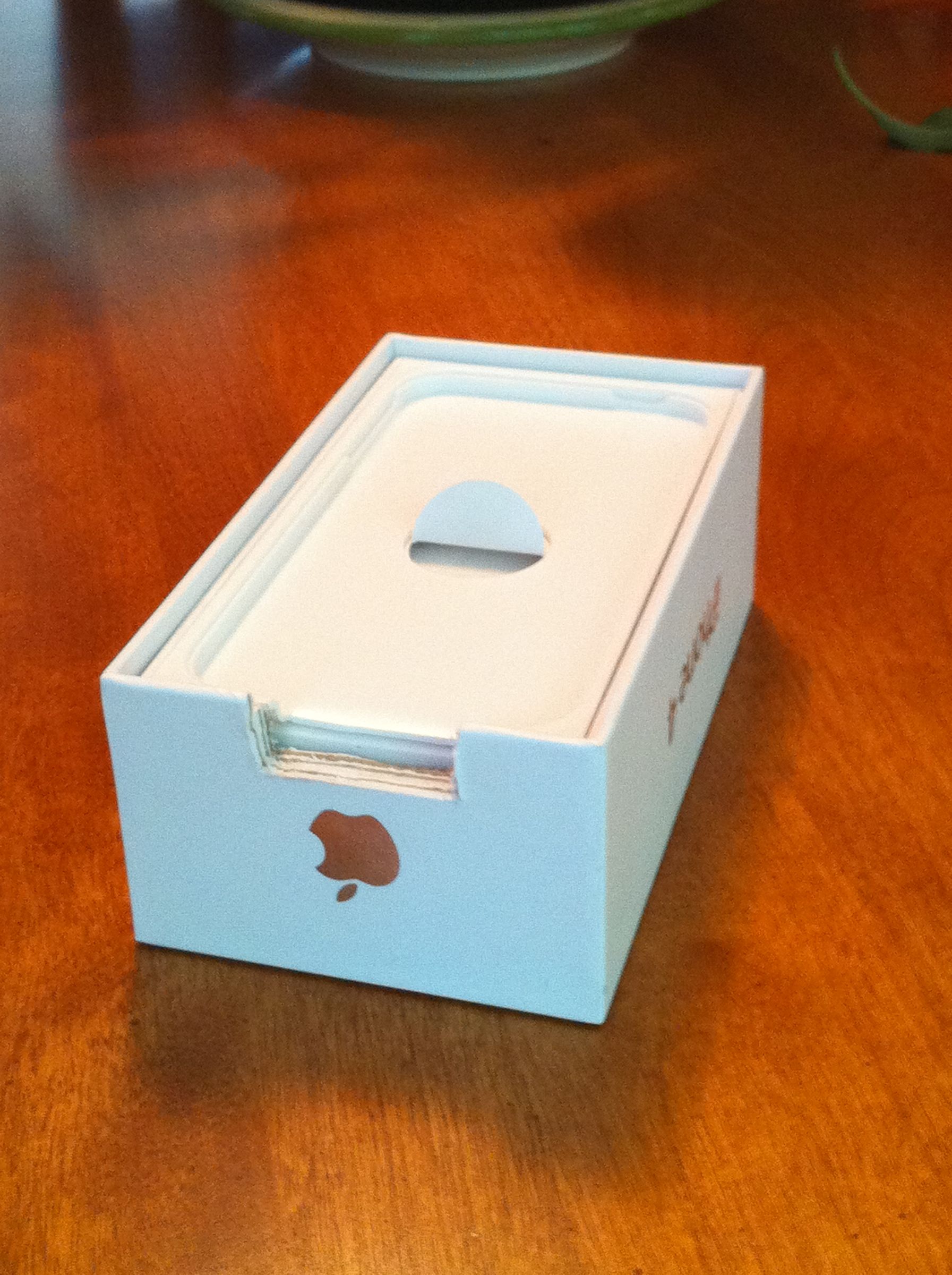 Free! IPhone 4 Charging Dock/ Case : 3 Steps - Instructables