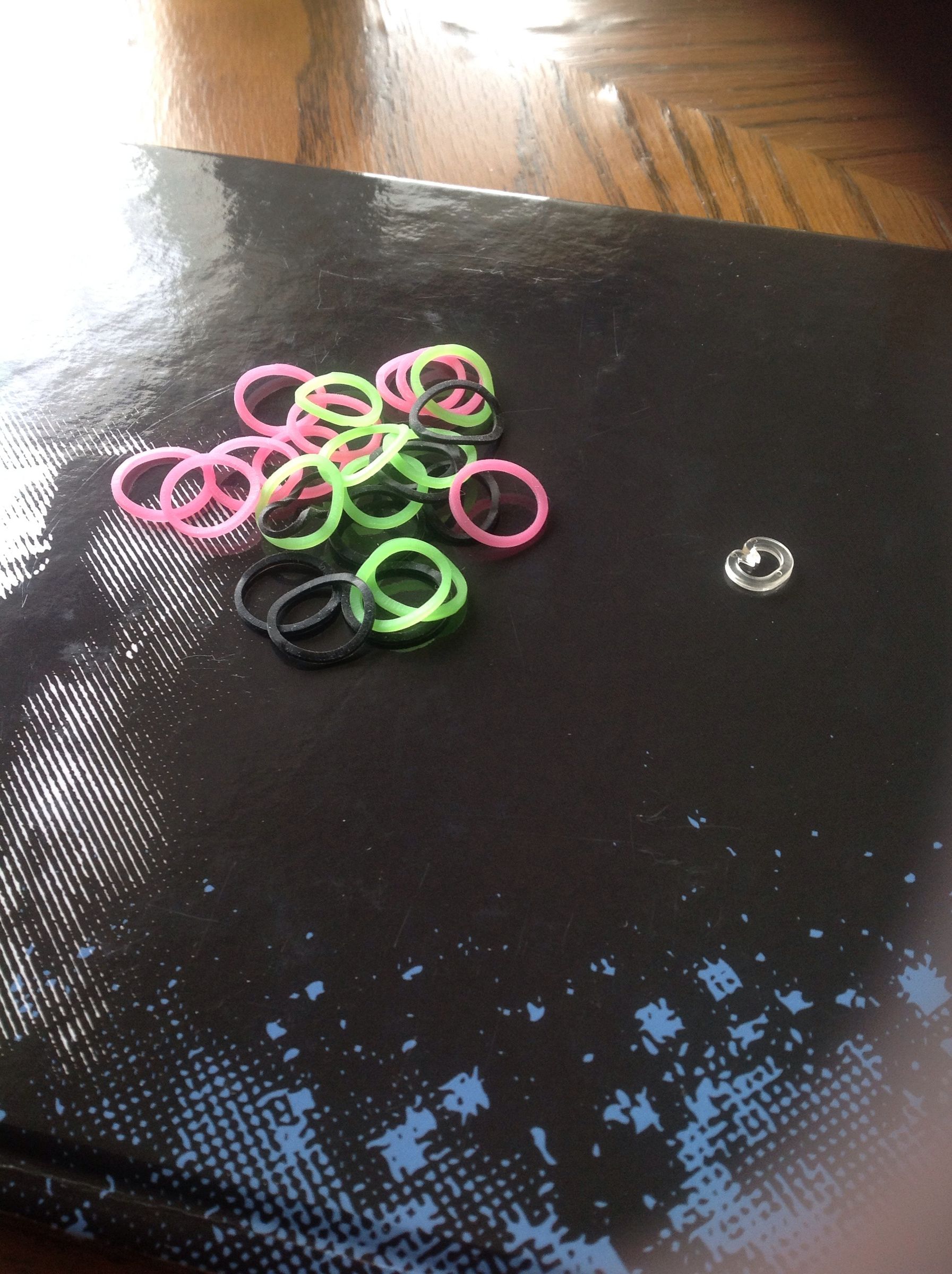 Rainbow Loom Single : 4 Steps - Instructables