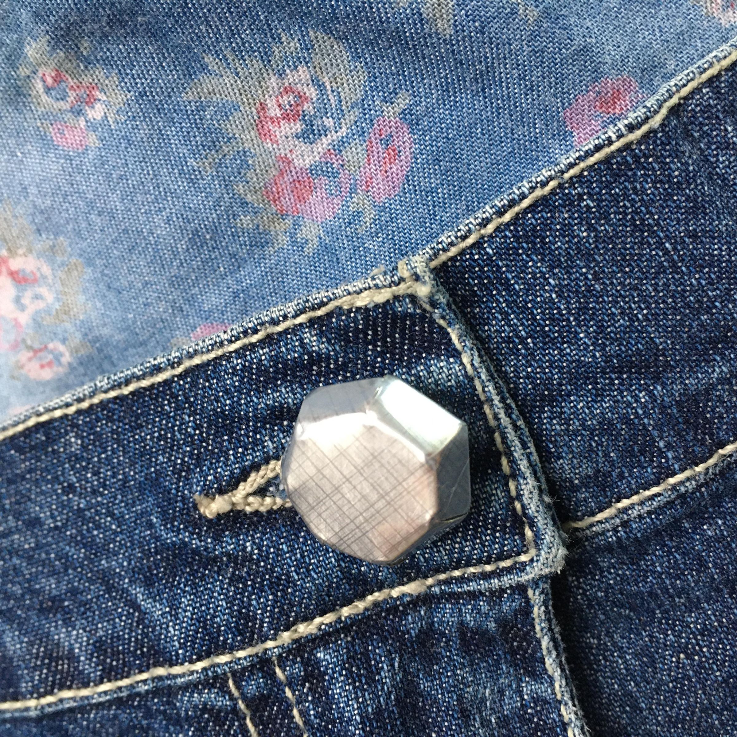 Button Using Hot Glue and Soda Can : 6 Steps (with Pictures ...
