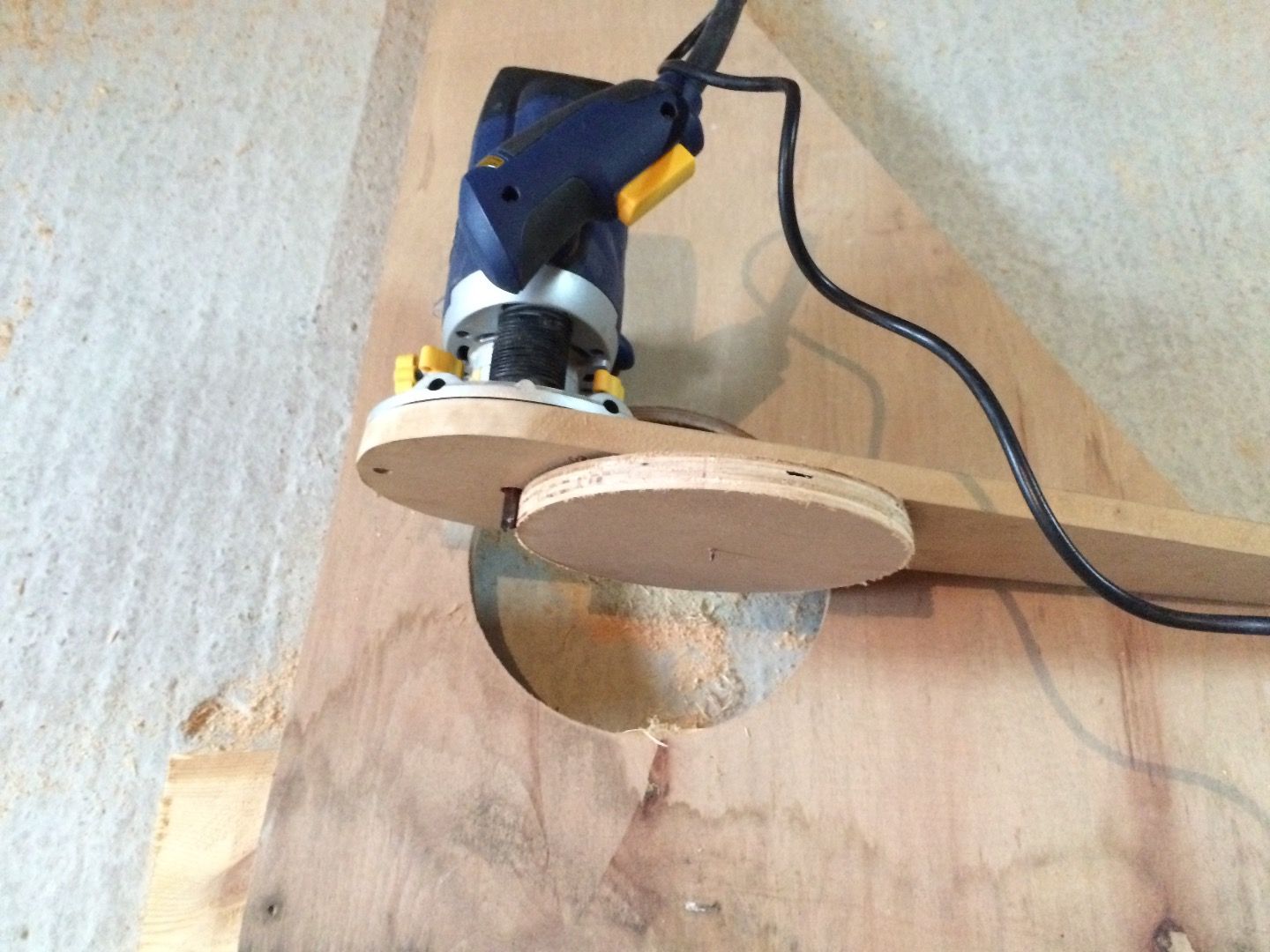 How to Make a Router Circle Cutting Jig : 8 Steps (with Pictures ...
