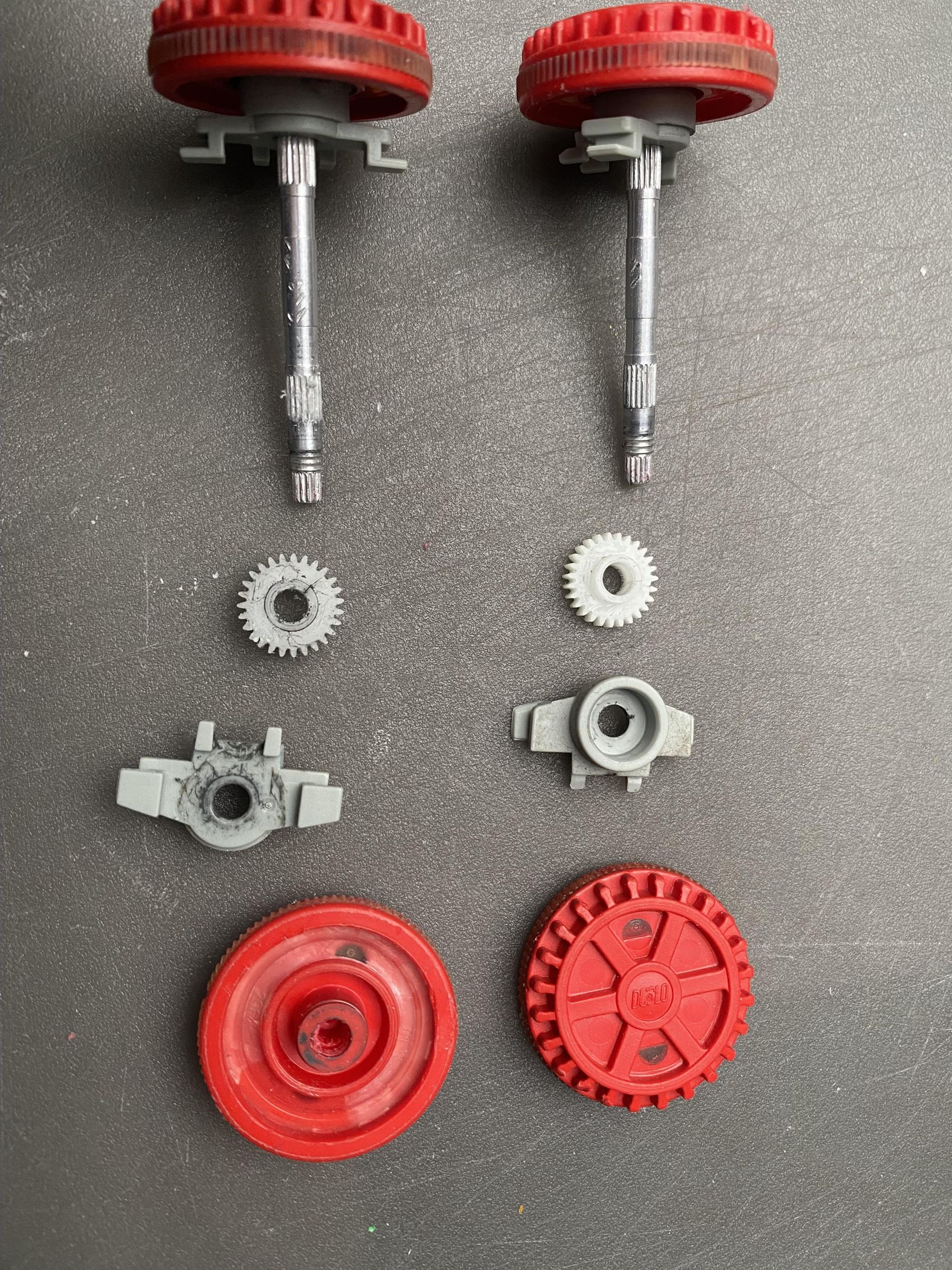 Repair of a Lego Duplo 2933 and a Duplo 2962 Train Engine - Instructables