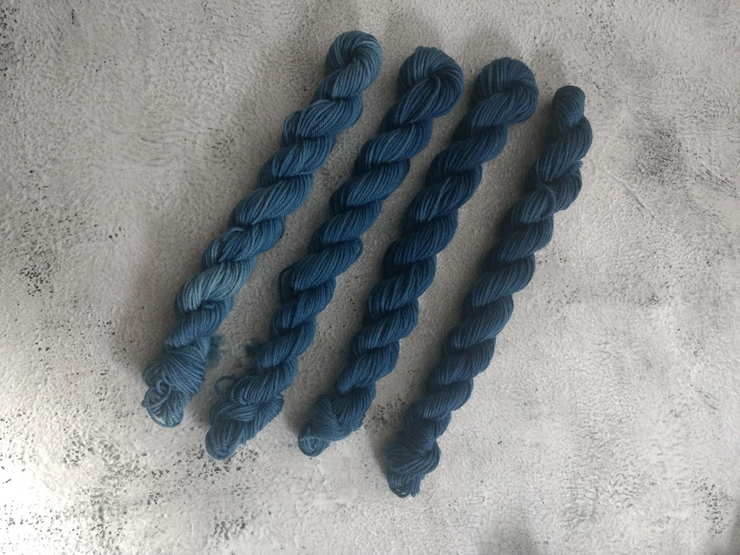 Natural Indigo Gradient Dyeing : 13 Steps (with Pictures) - Instructables