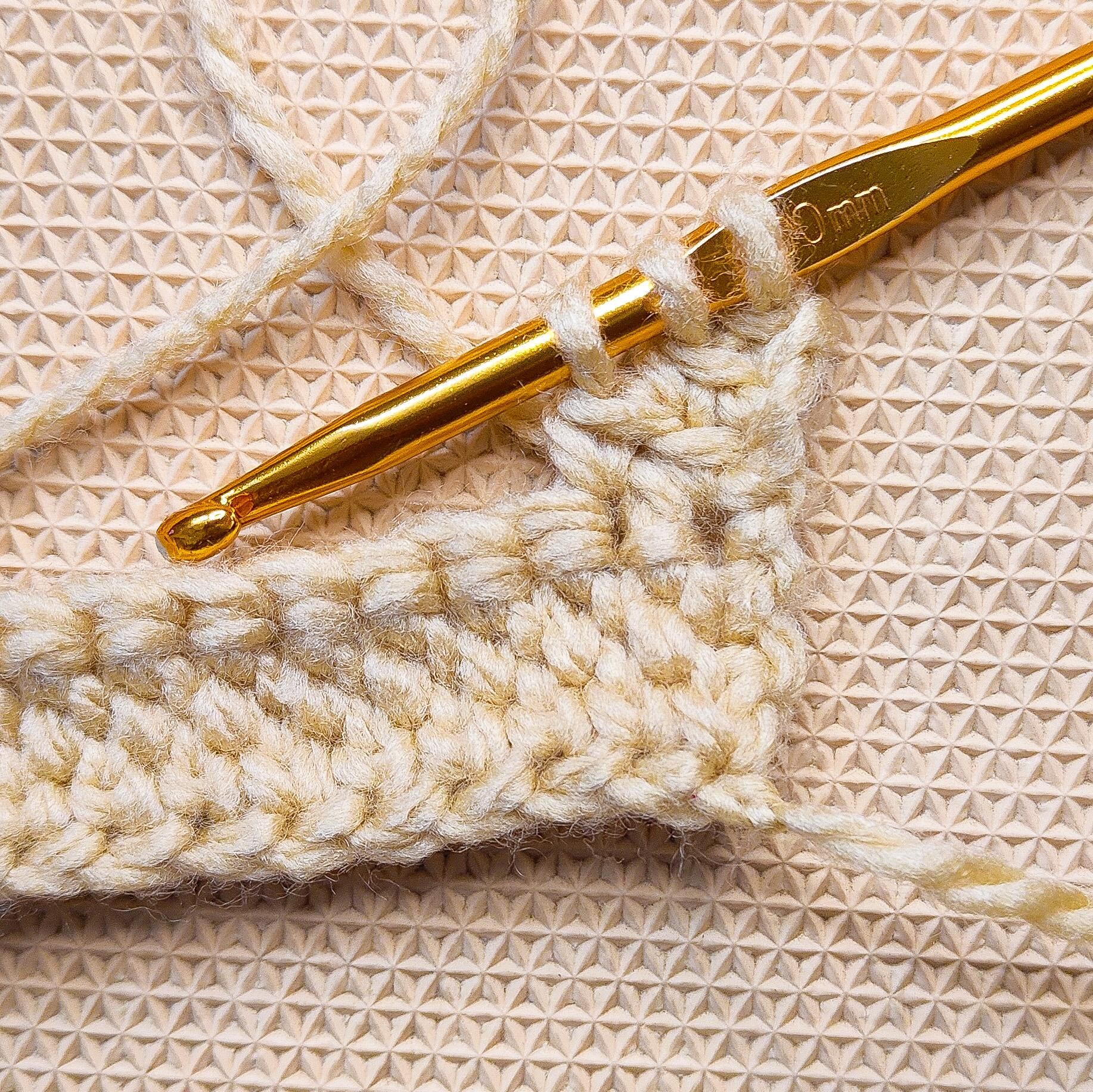 How to Crochet Blanket With Three Rows at a Time : 5 Steps (with ...