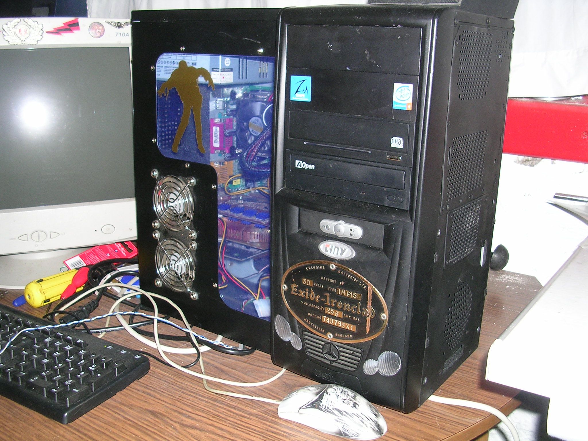 Zombie PC Case Mod, Back From the Dead PC With Space Saving Side ...