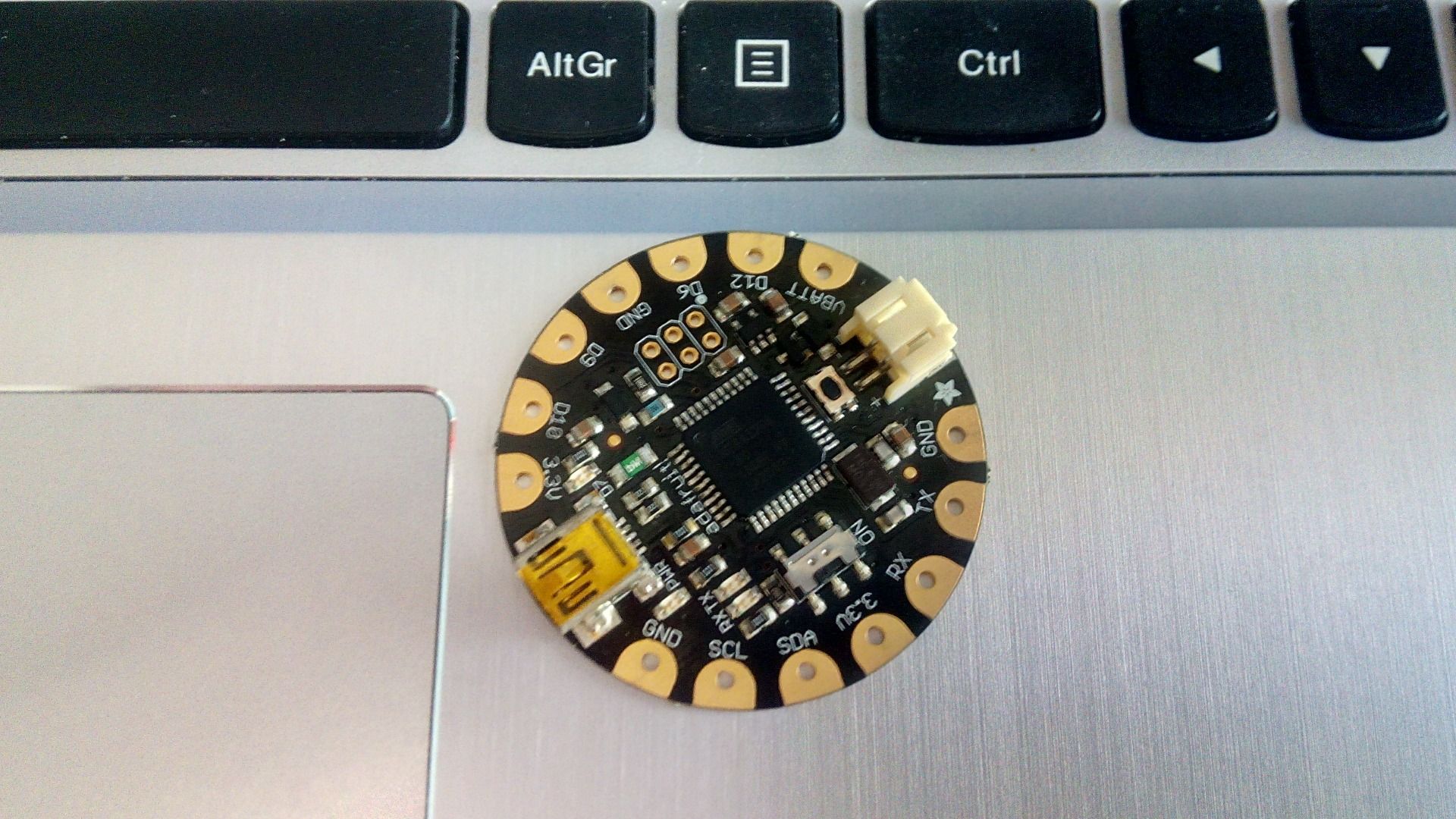 How to Use the Adafruit Flora Board - Arduino Tutorial : 4 Steps (with ...