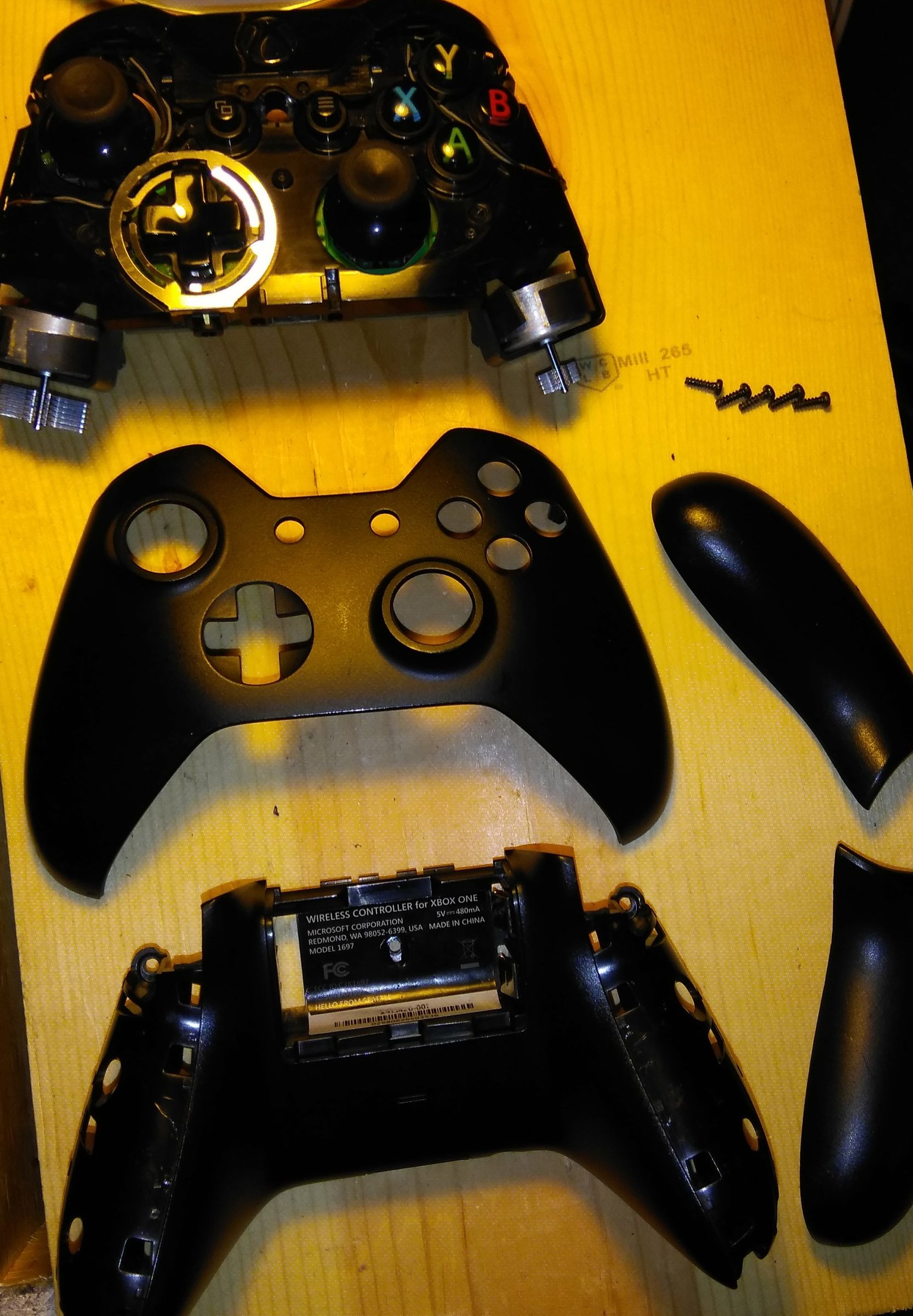 Hydro Dip Custom Xbox One Controller : 6 Steps - Instructables
