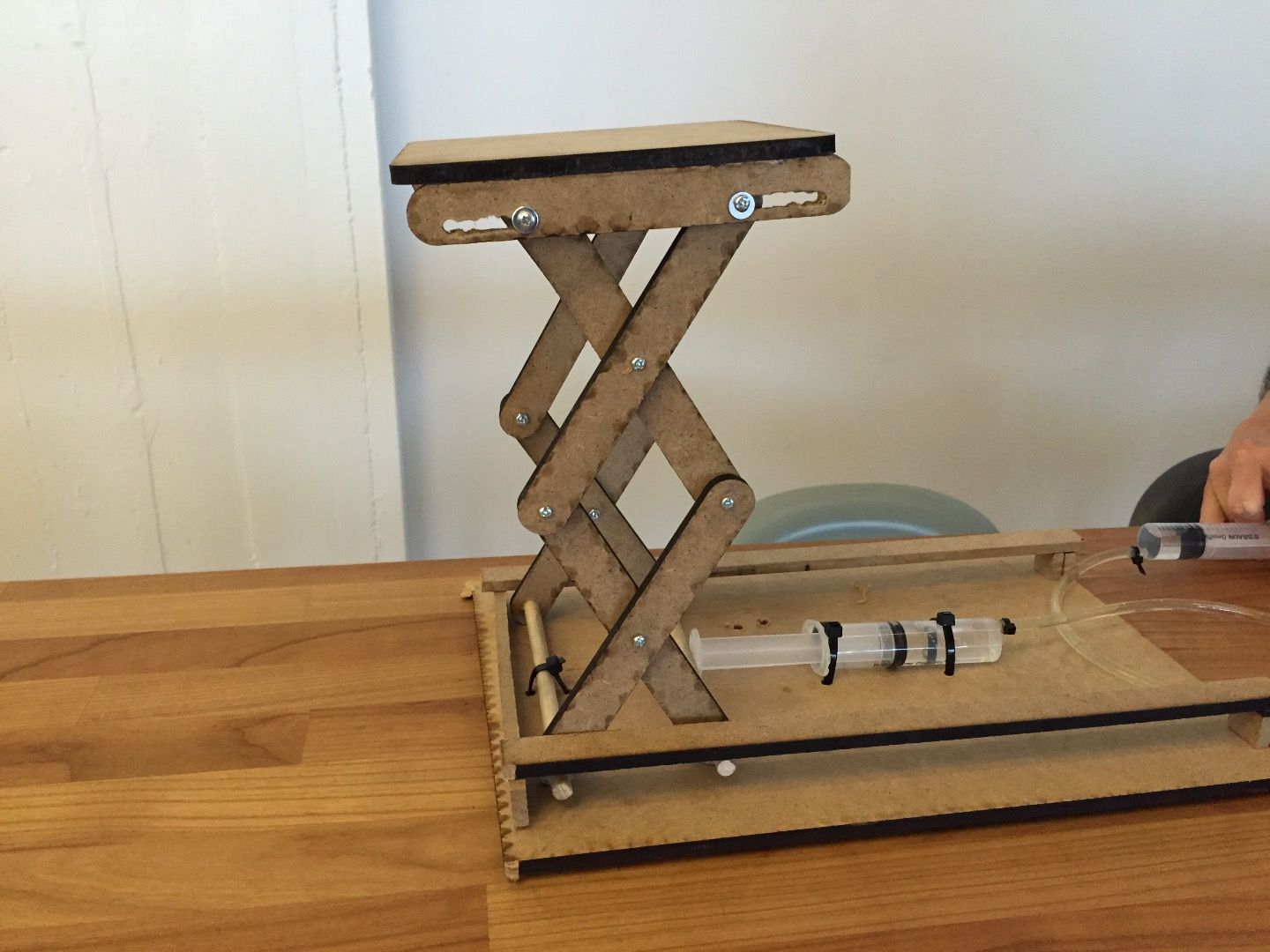 DIY - Scissor Lift : 7 Steps - Instructables