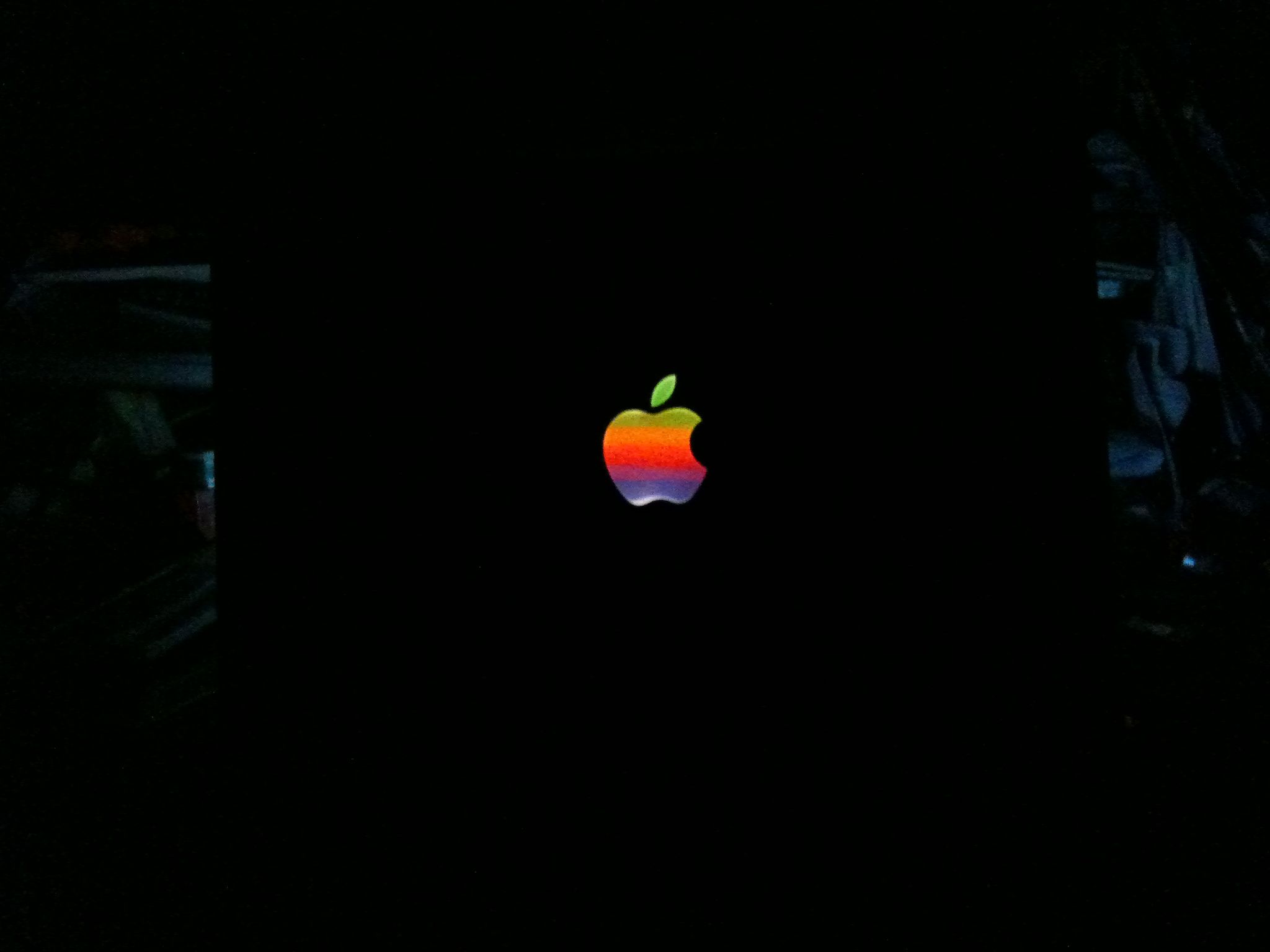 Vintage Apple Logo Wallpaper