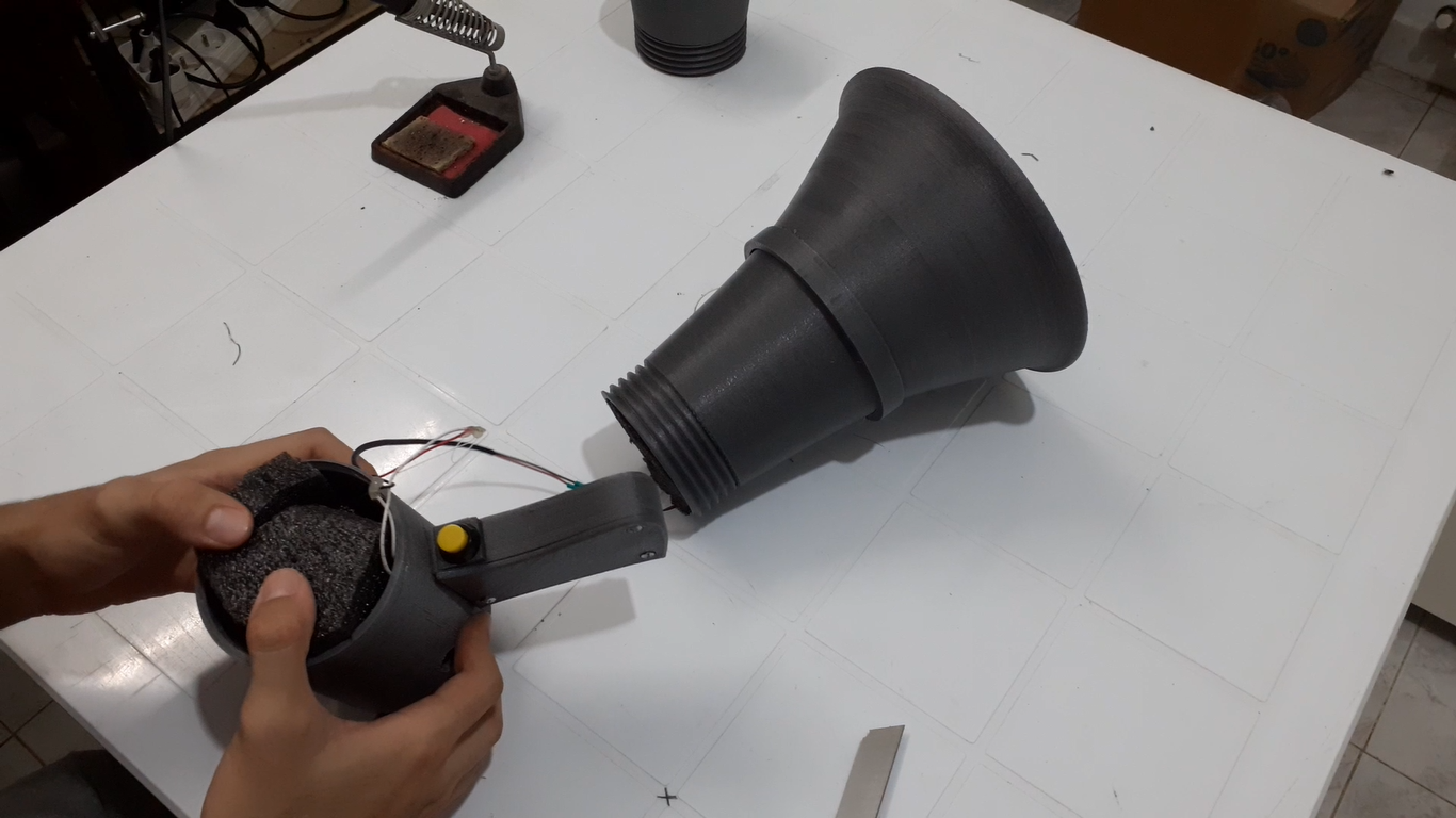 Make a Megaphone : 9 Steps (with Pictures) - Instructables