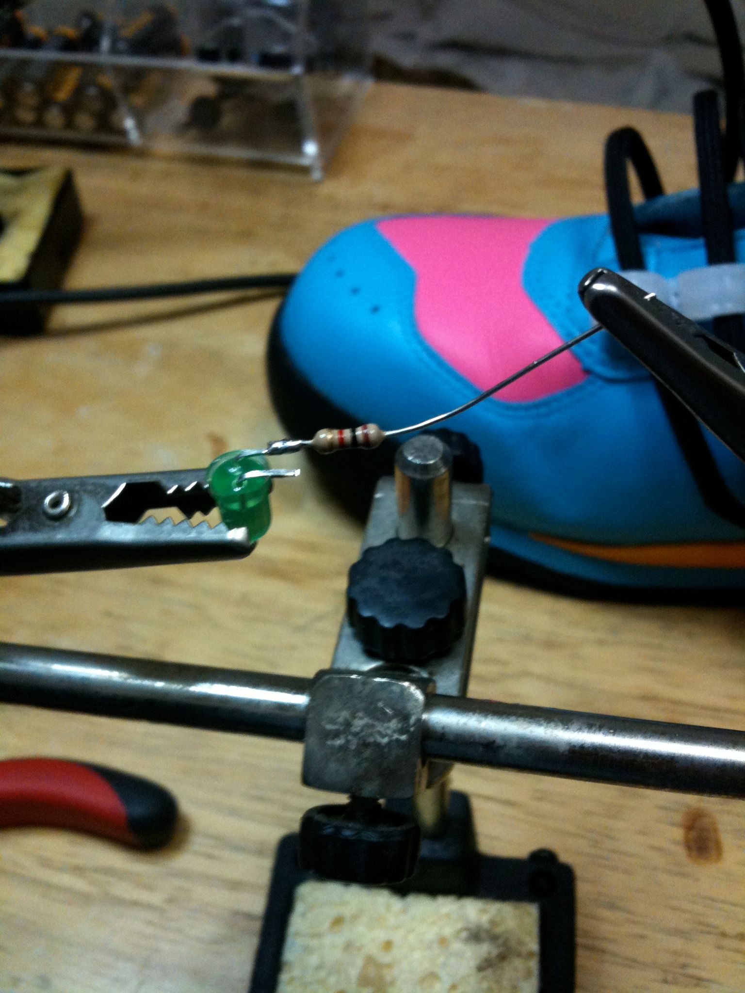 Power Laces- the Auto Lacing Shoe : 9 Steps (with Pictures) - Instructables
