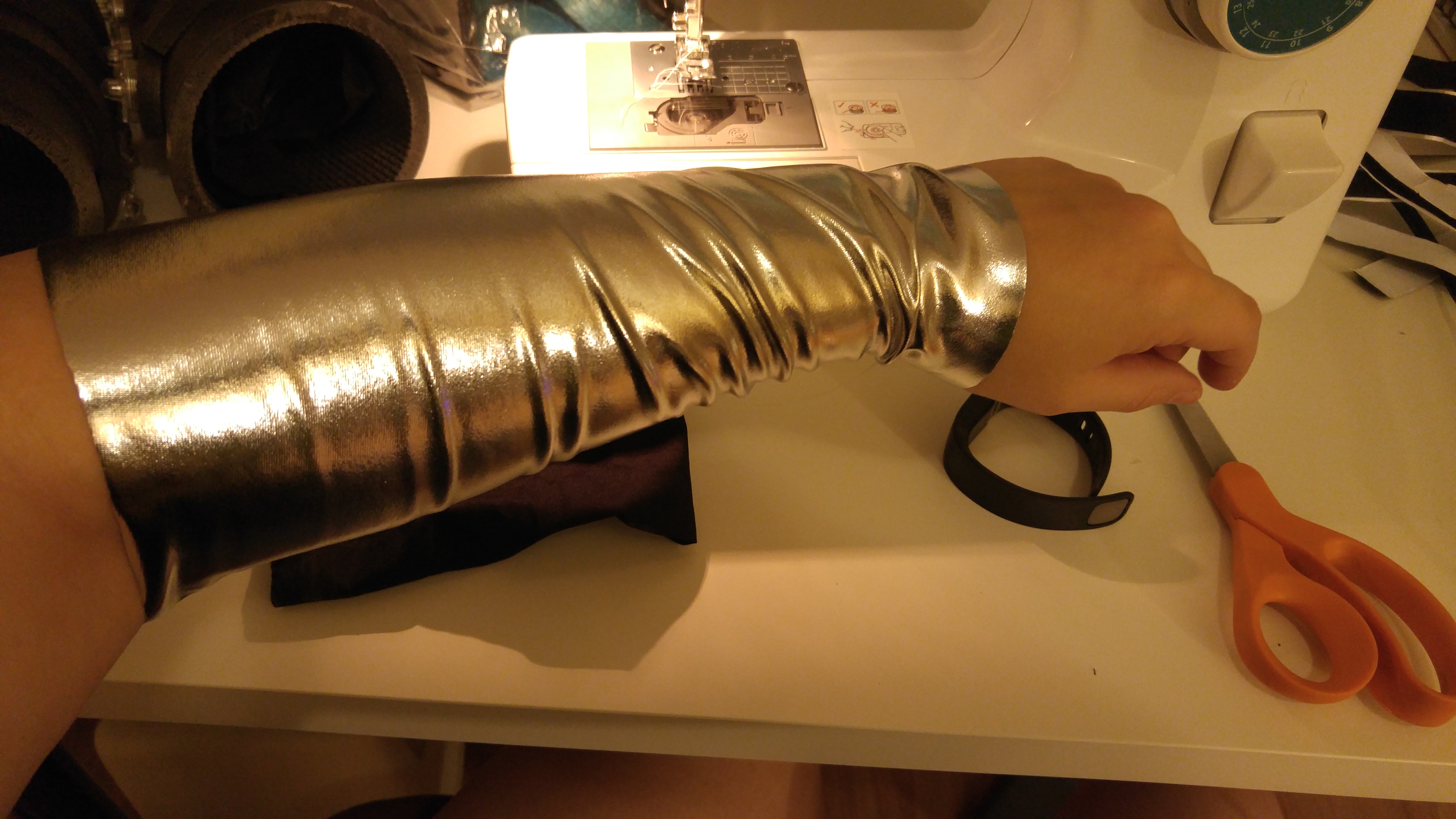 X-Men Body Suit and Power Gauntlets : 6 Steps - Instructables