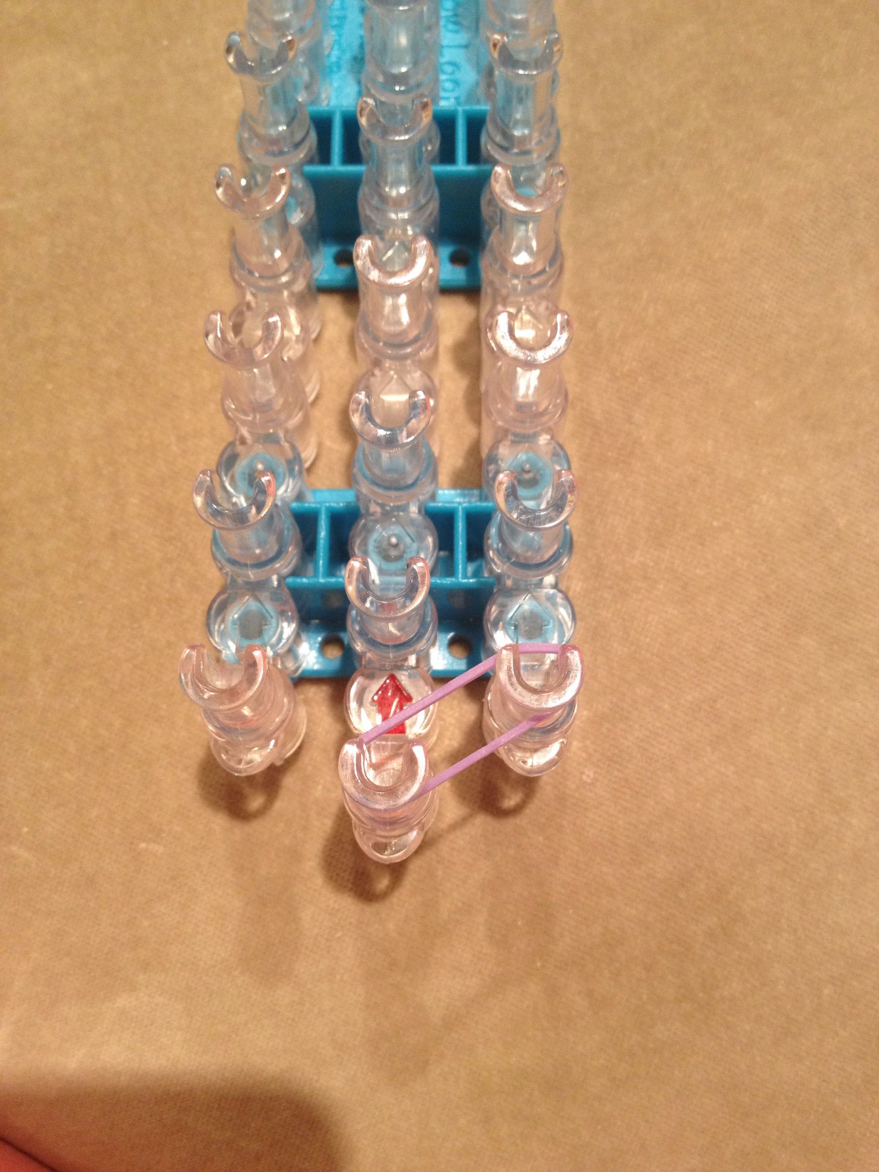 Single Chain Rainbow Loom : 11 Steps - Instructables