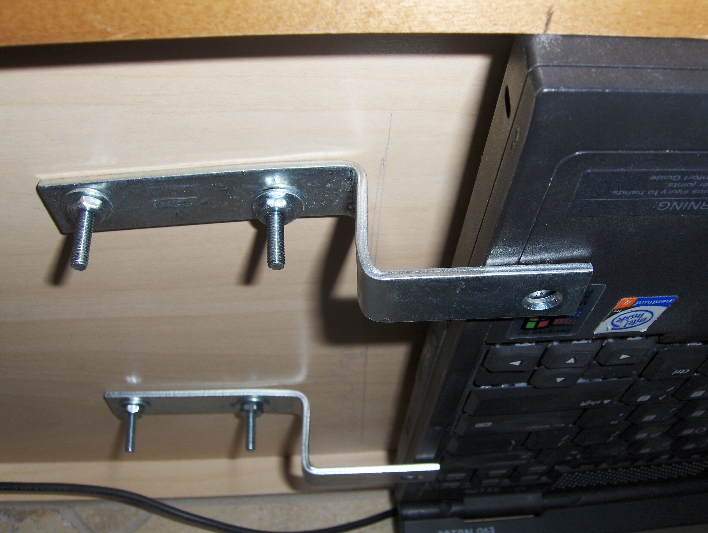 Kitchen PC With Laptop Twist : 5 Steps - Instructables
