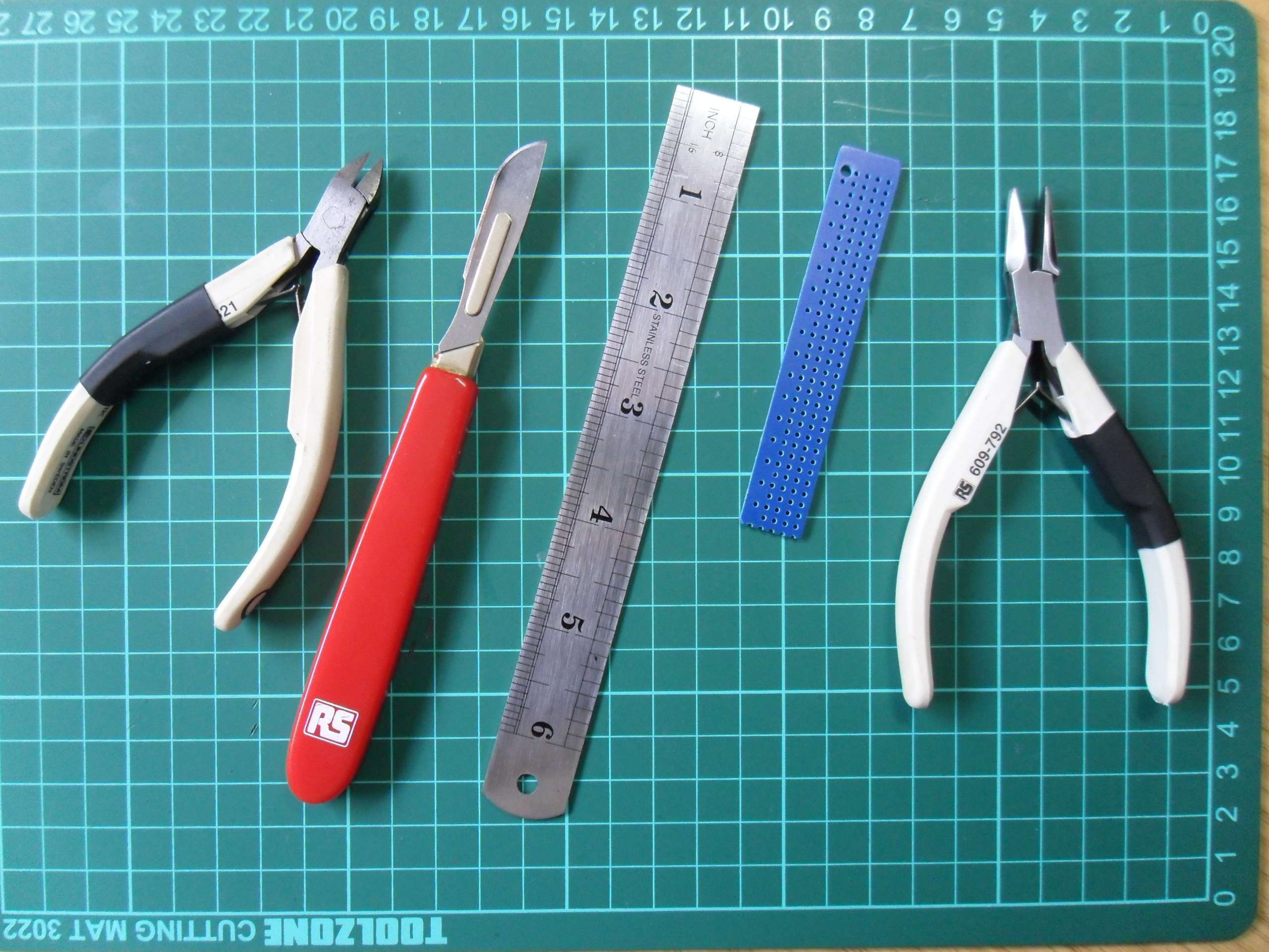 Practical Circuit Construction With Strip Board : 14 Steps (with ...