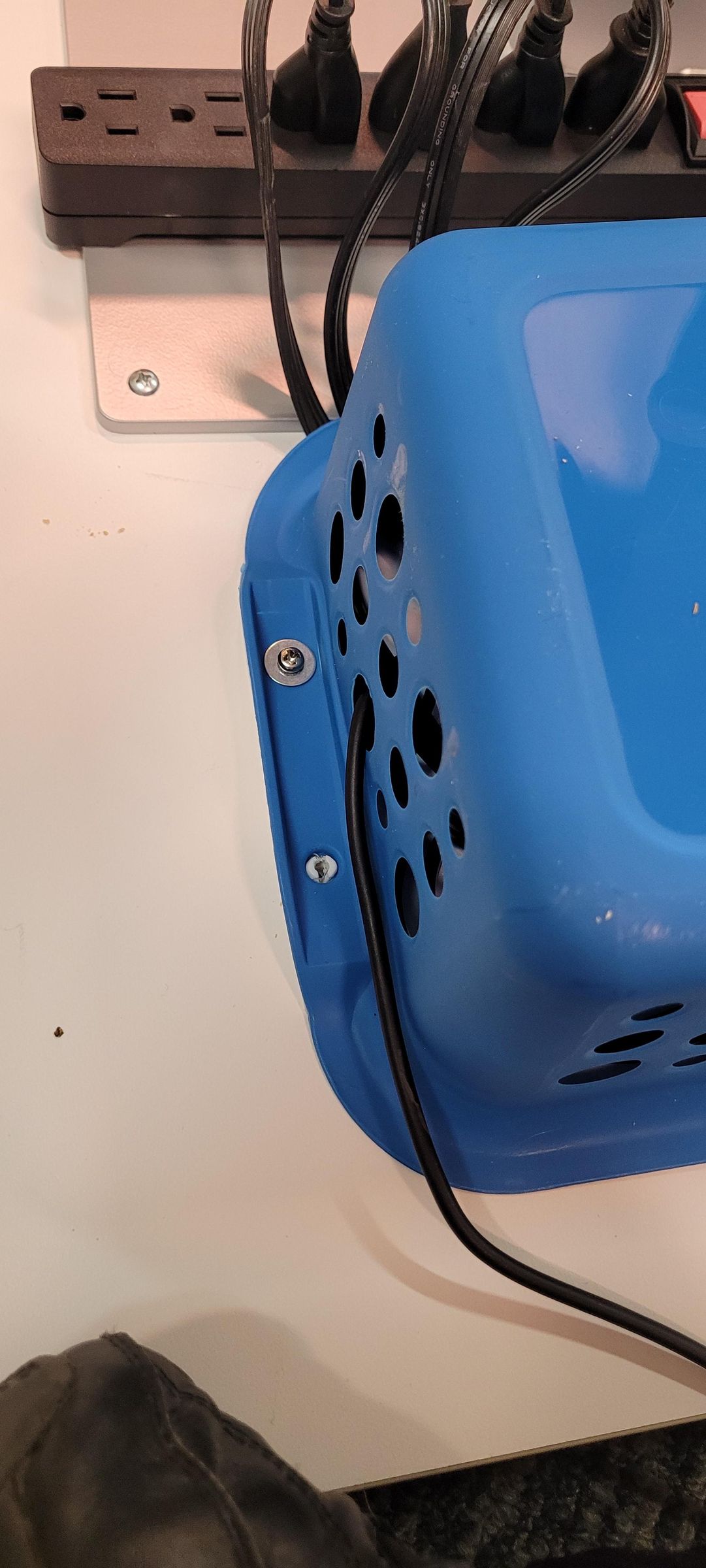 Table Cable Management System : 8 Steps (with Pictures) - Instructables