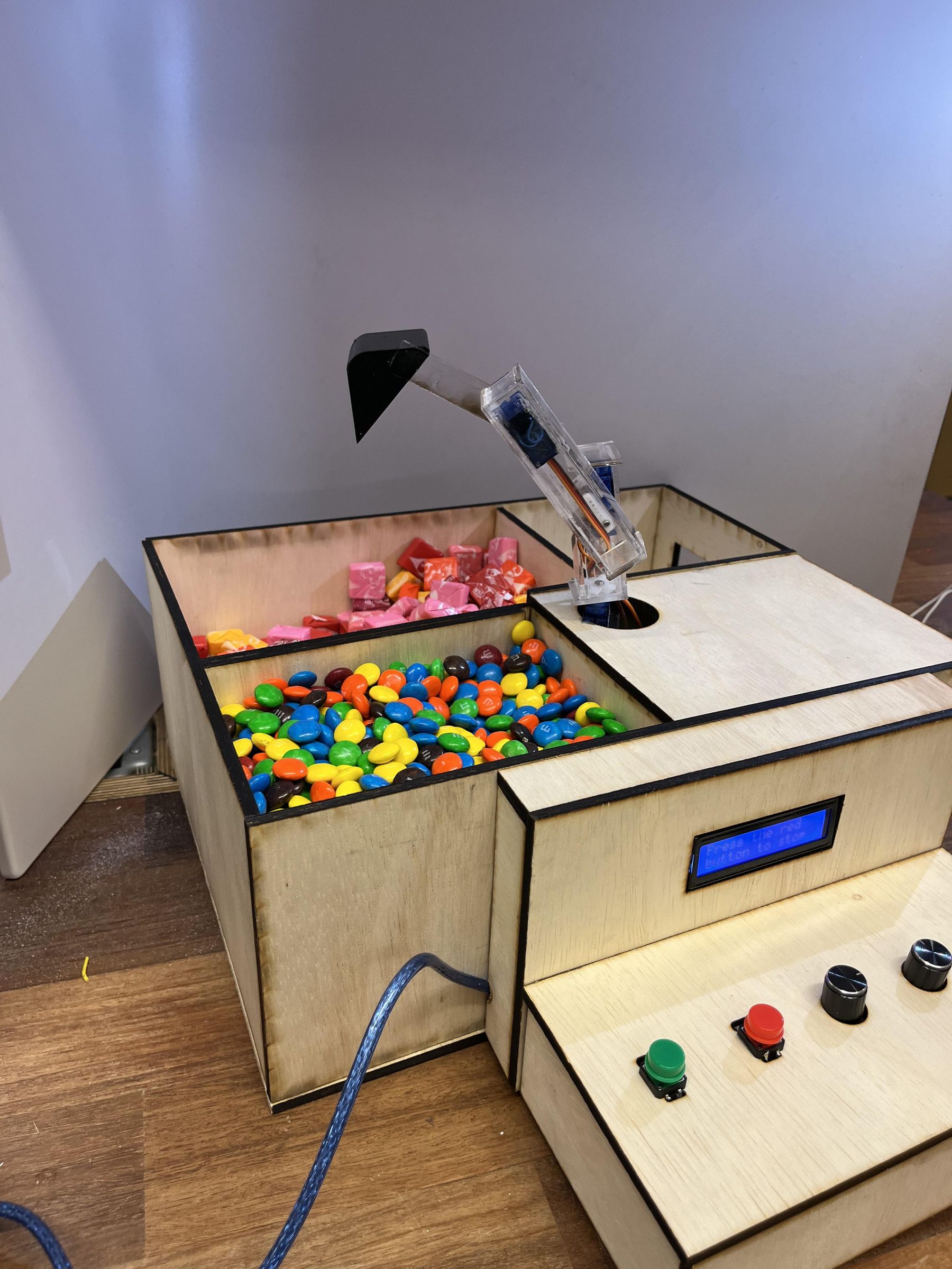 Candy Claw Machine : 5 Steps - Instructables
