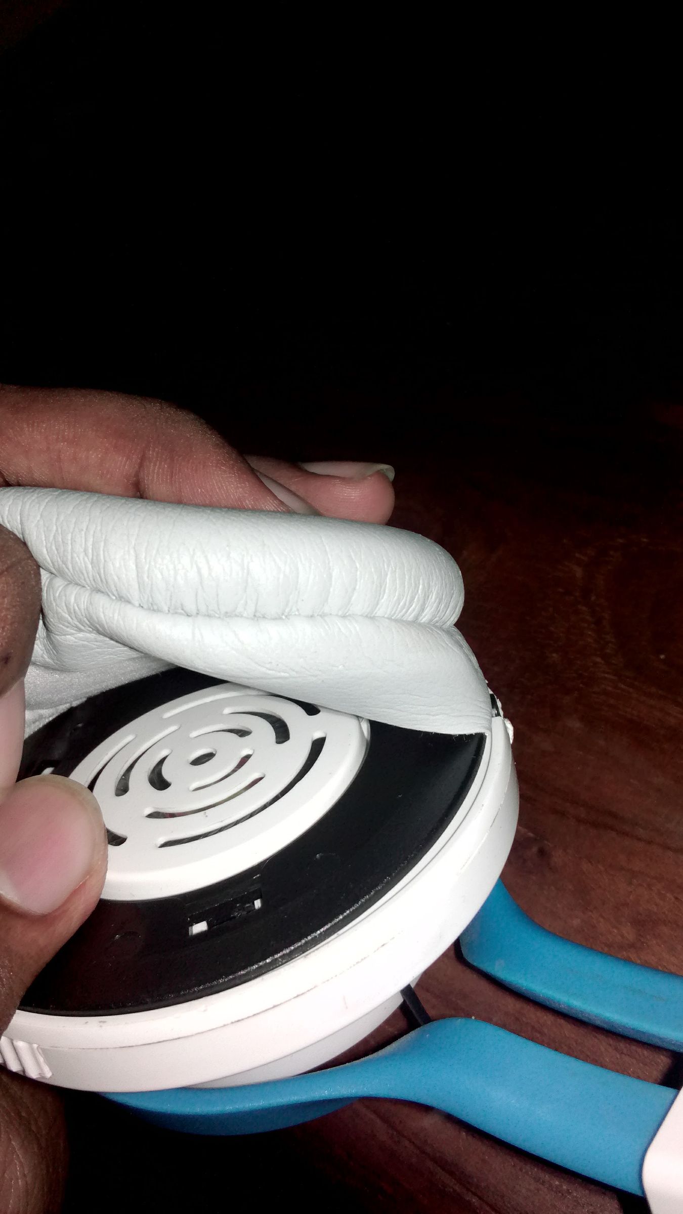 Audio Out Hack for Bluetooth Headphones : 4 Steps (with Pictures ...