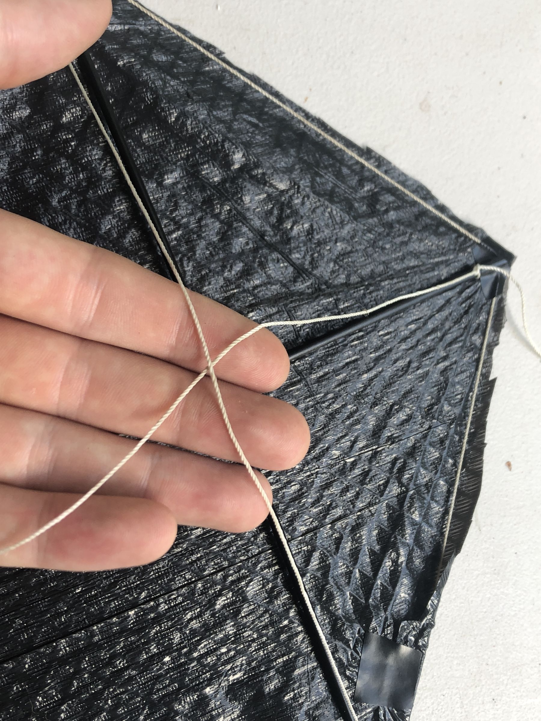 How to Make a Basic Kite : 7 Steps (with Pictures) - Instructables