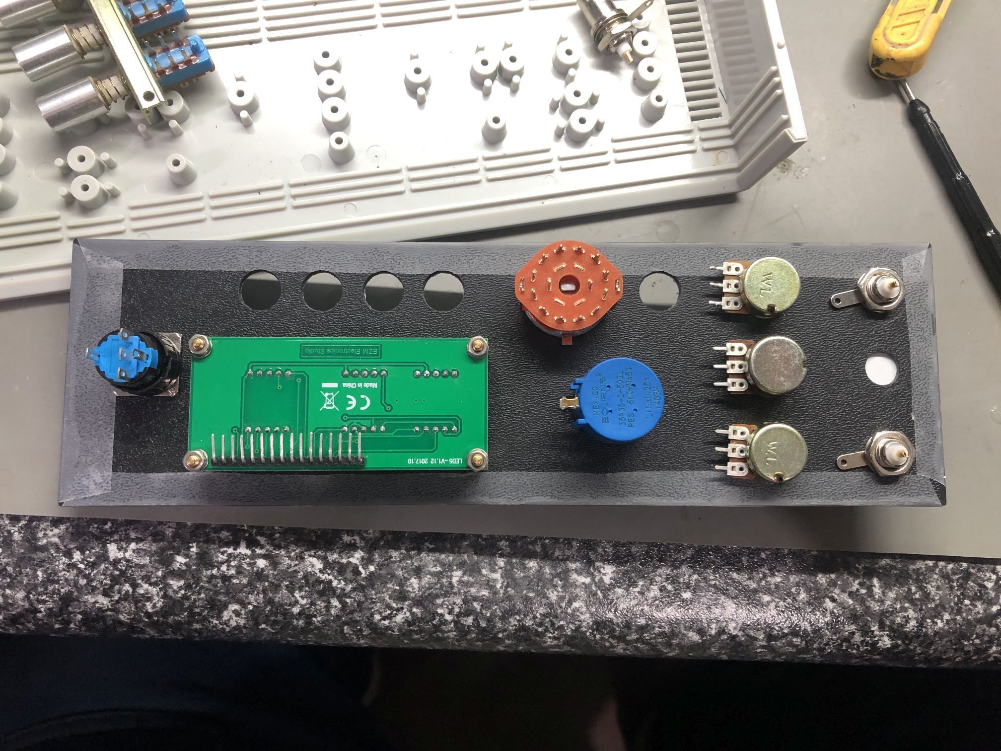 Build This 5Hz to 400KHz LED Sweep Signal Generator From Kits : 8 Steps ...