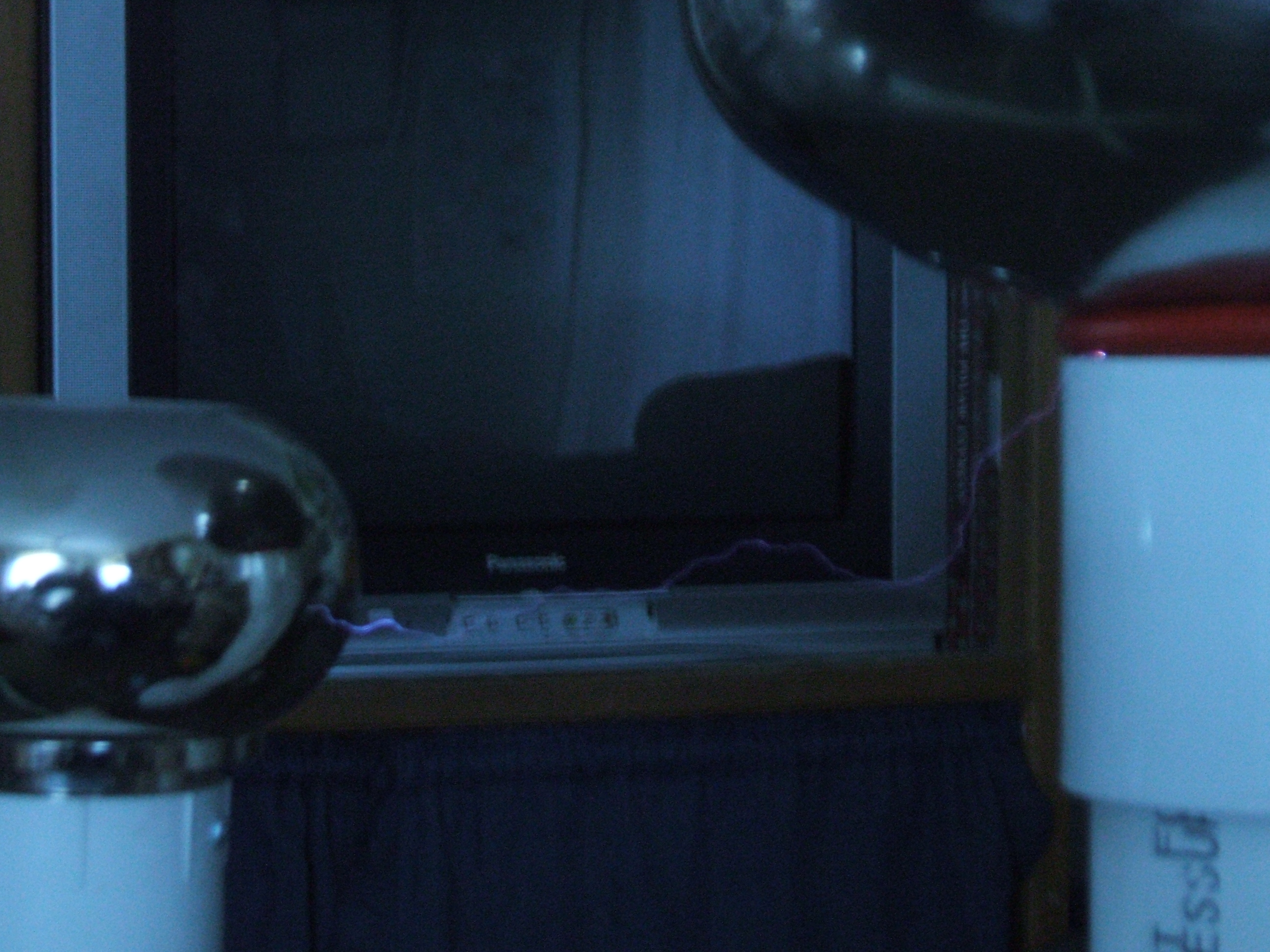 Homemade Van De Graaff Generator : 9 Steps - Instructables